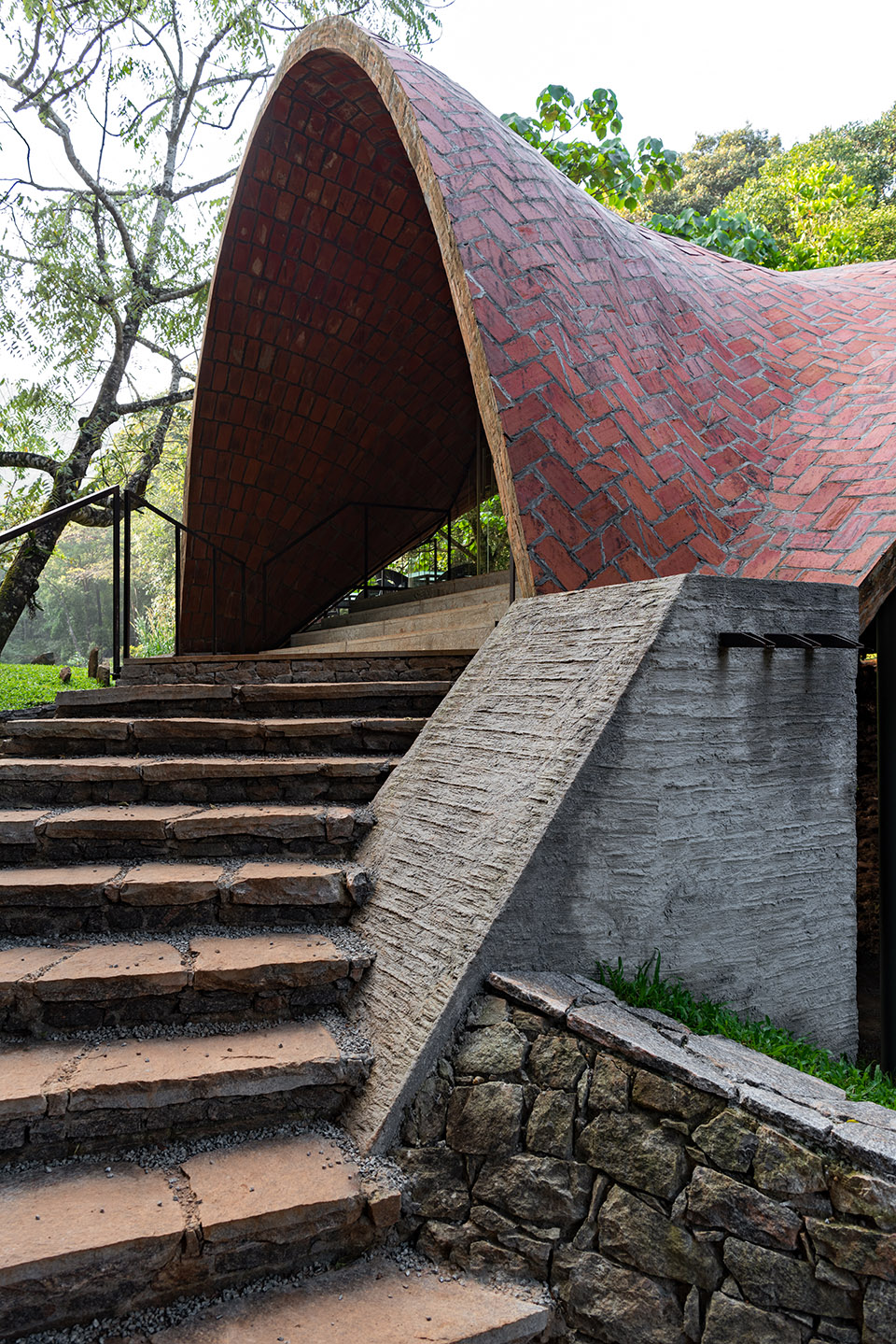 Dining at DevaDhare, India by Play Architecture - 谷德设计网