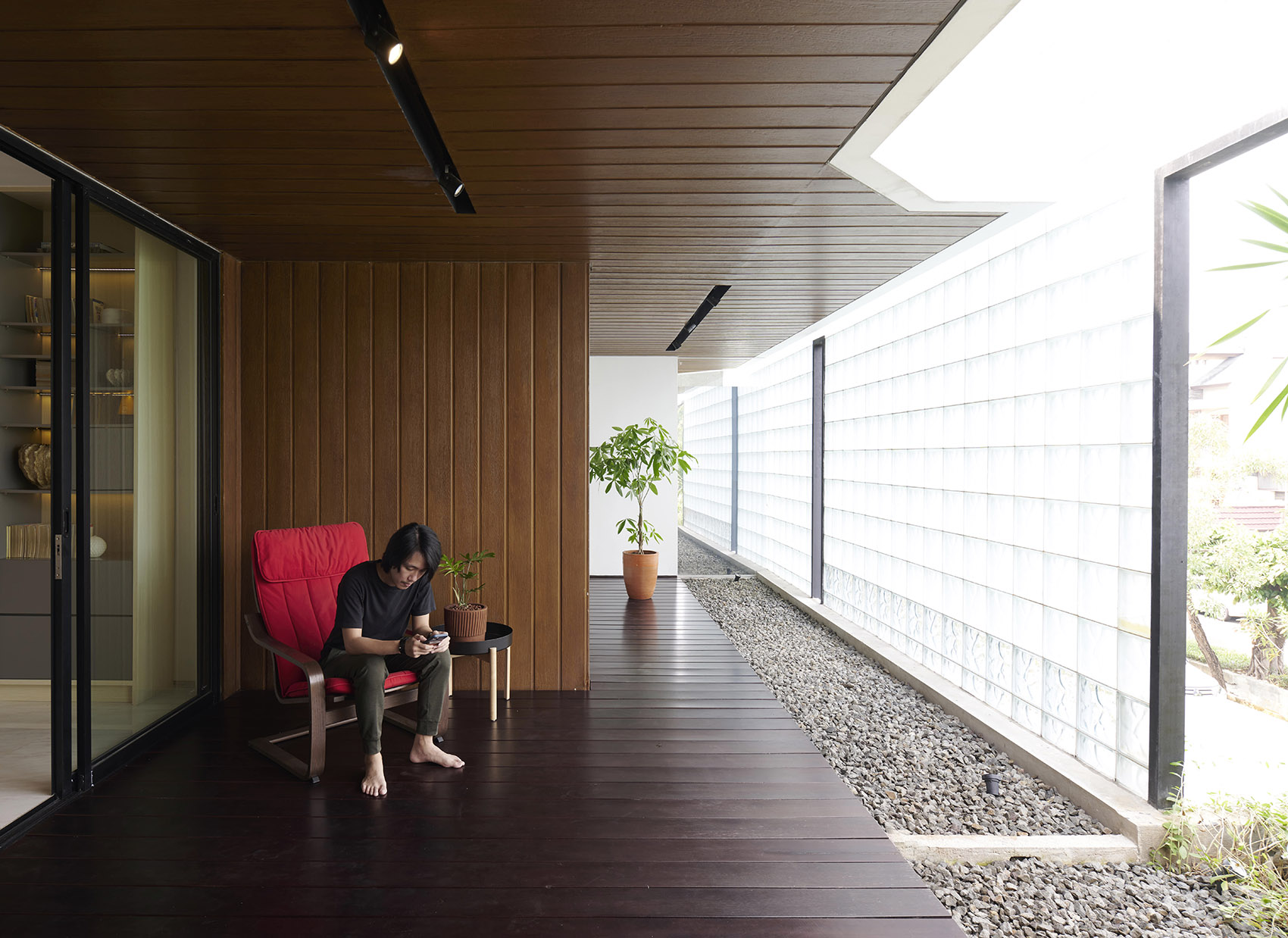 Refraction House, Jakarta by RAD+ar - 谷德设计网