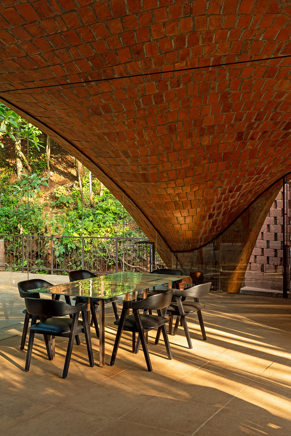 Dining at DevaDhare, India by Play Architecture - 谷德设计网