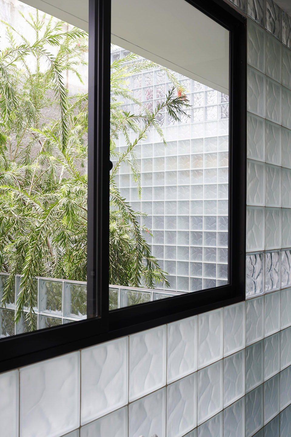 Refraction House, Jakarta by RAD+ar - 谷德设计网