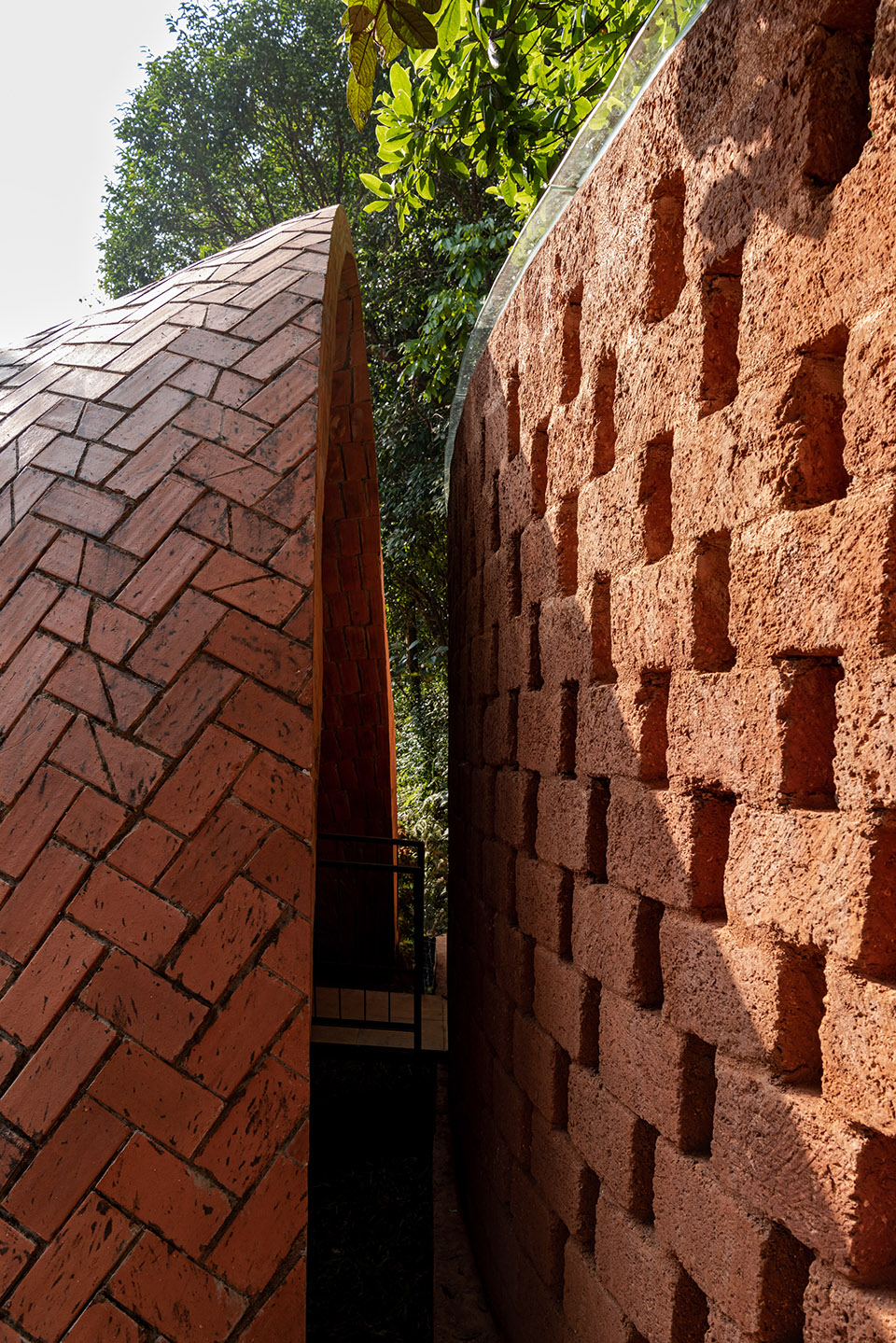 Dining at DevaDhare, India by Play Architecture - 谷德设计网