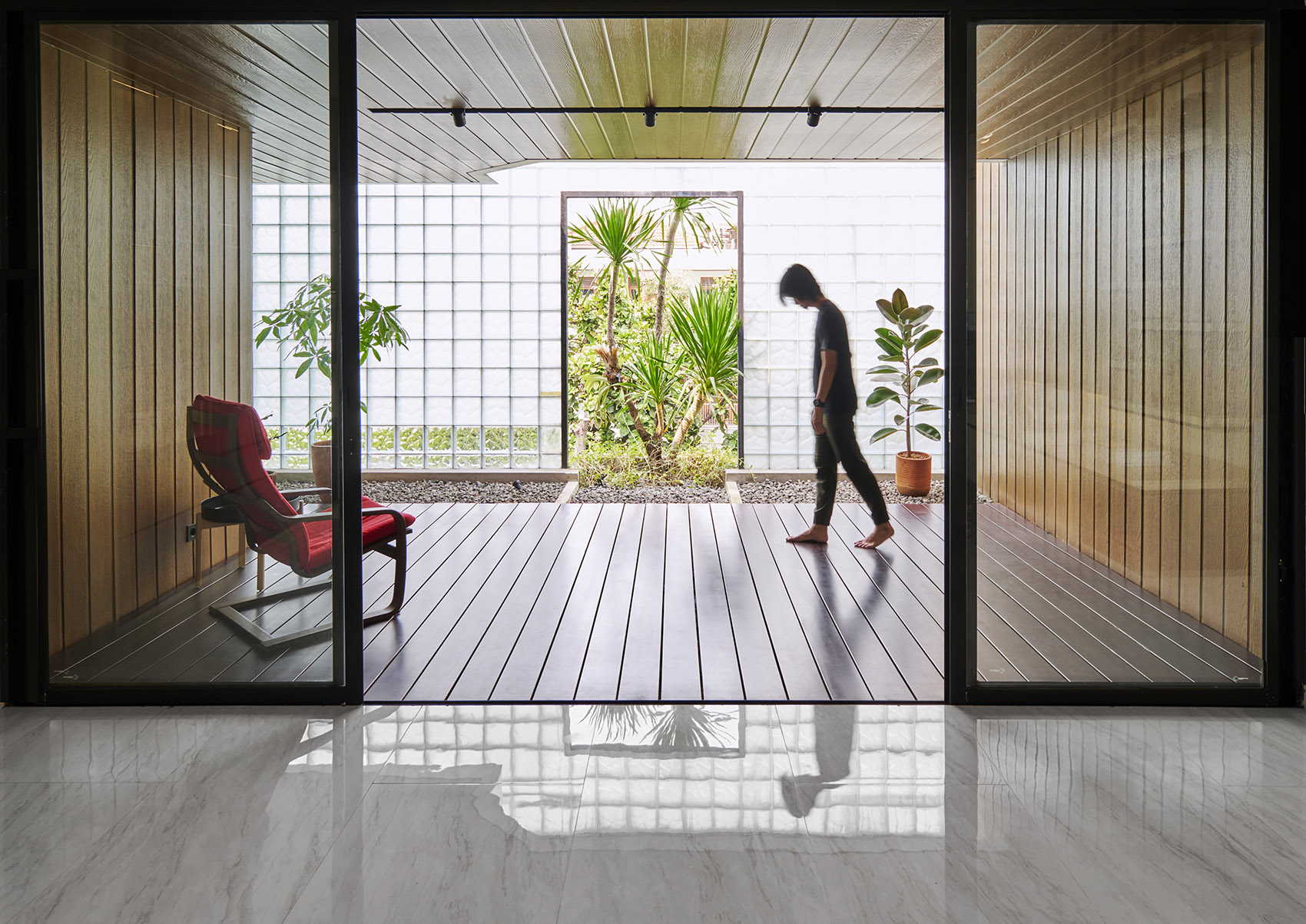 Refraction House, Jakarta by RAD+ar - 谷德设计网