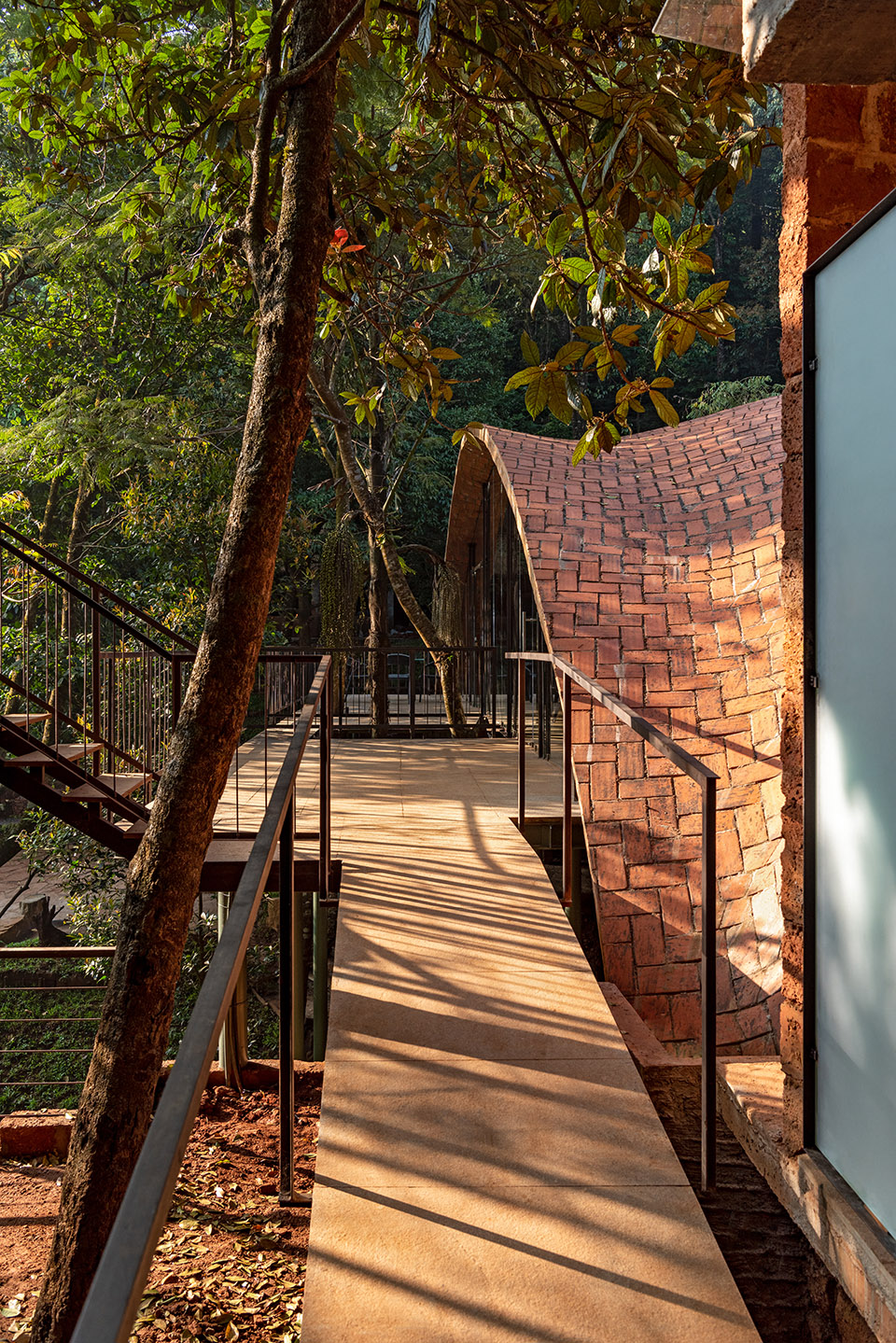 Dining at DevaDhare, India by Play Architecture - 谷德设计网