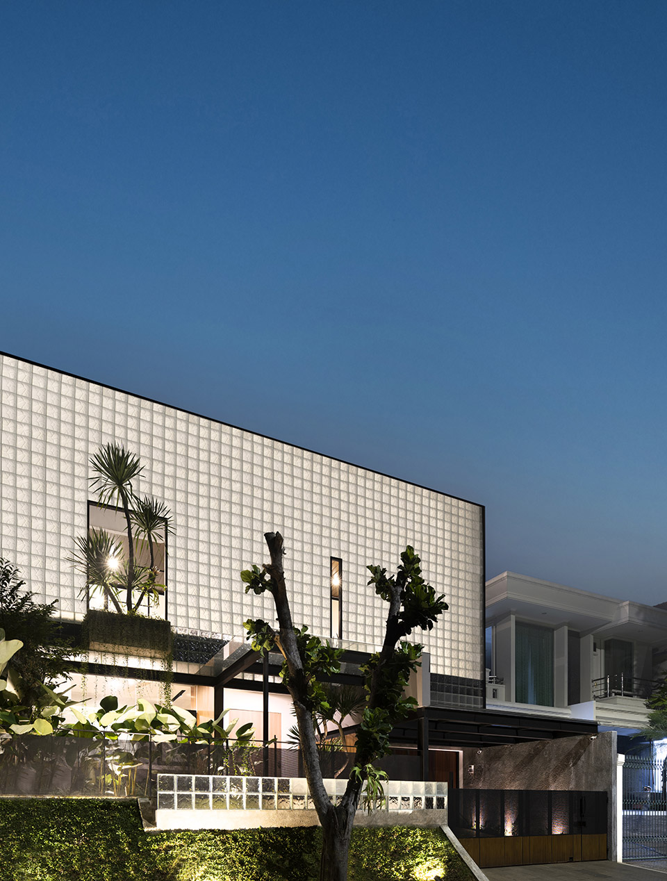 Refraction House, Jakarta by RAD+ar - 谷德设计网