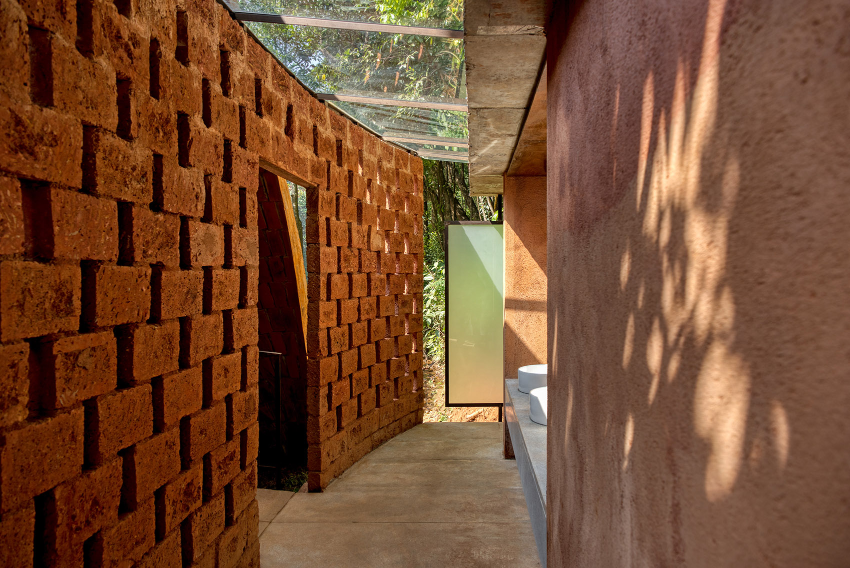 Dining at DevaDhare, India by Play Architecture - 谷德设计网