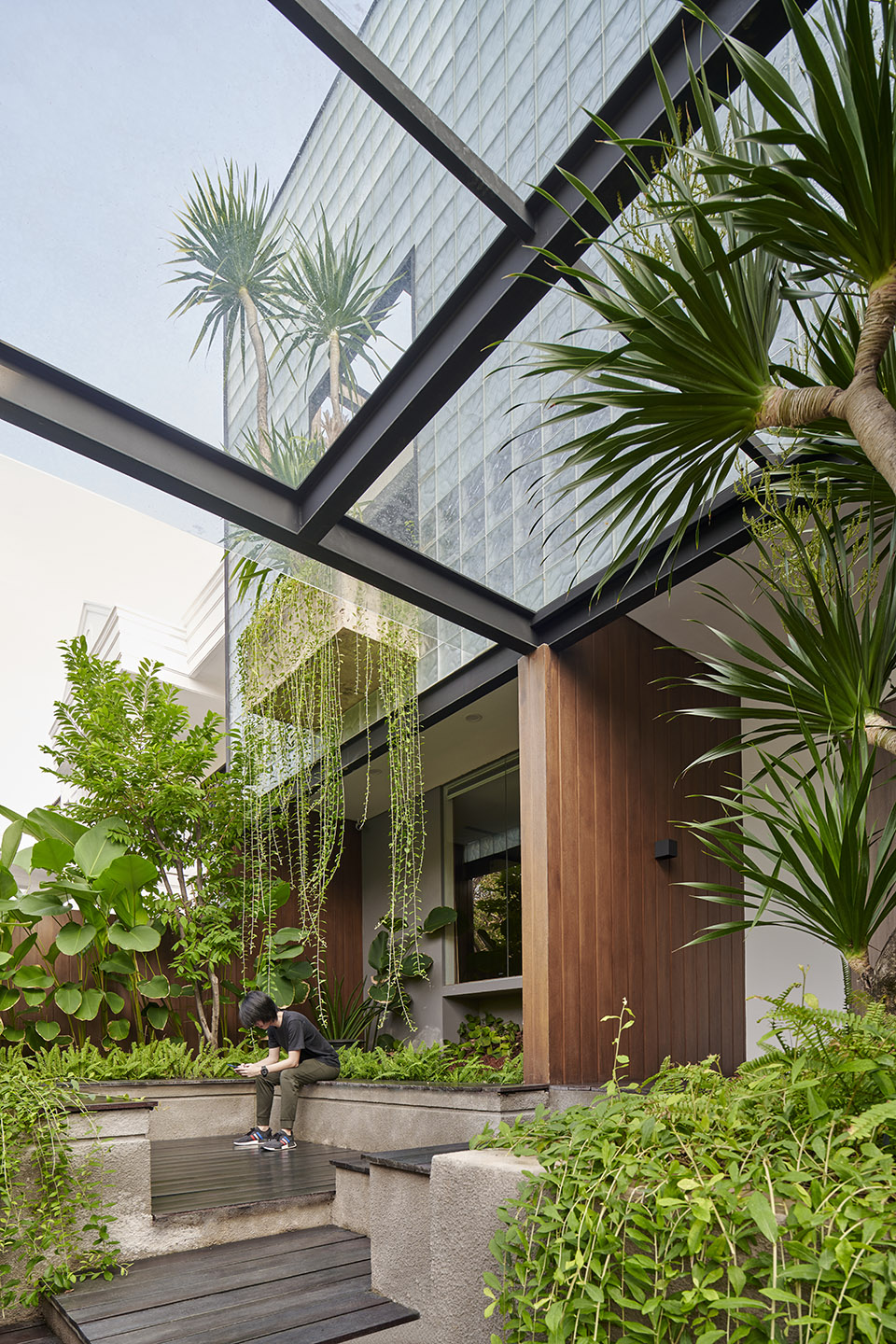 Refraction House, Jakarta by RAD+ar - 谷德设计网