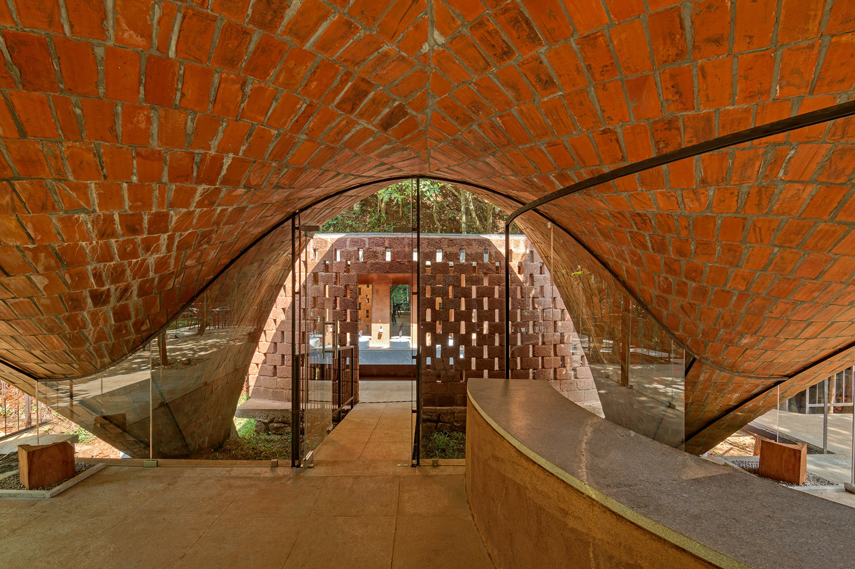 Dining at DevaDhare, India by Play Architecture - 谷德设计网