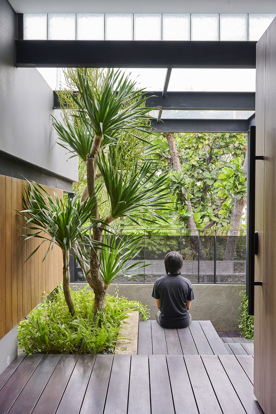 Refraction House, Jakarta by RAD+ar - 谷德设计网