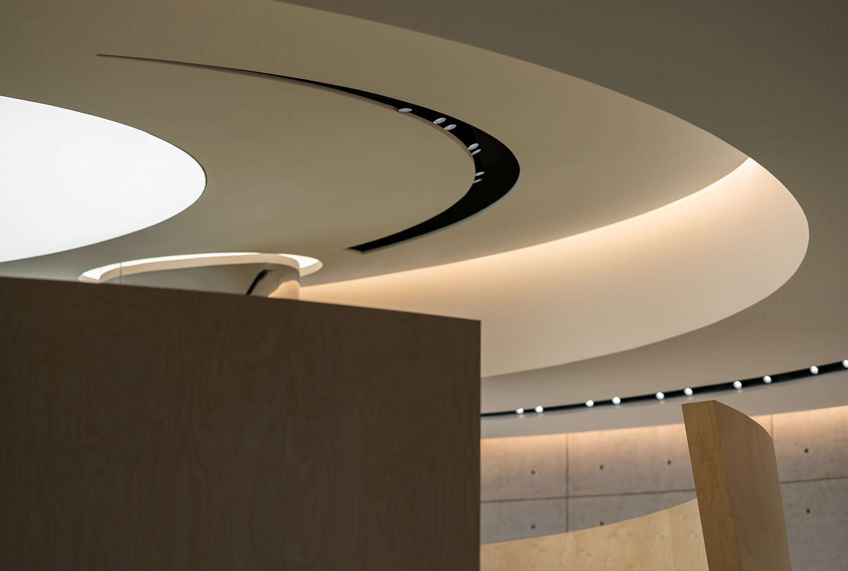 hug City flagship store, China by Atmosphere - 谷德设计网