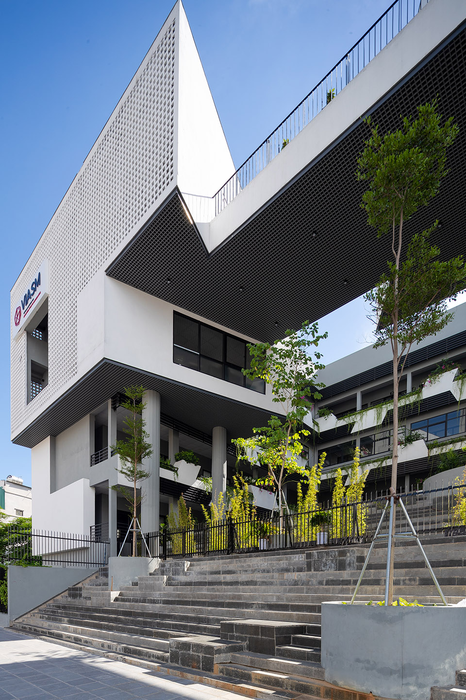 Vietnam Institute For Advanced Study In Mathematics(VIASM) by 1+1>2 ...