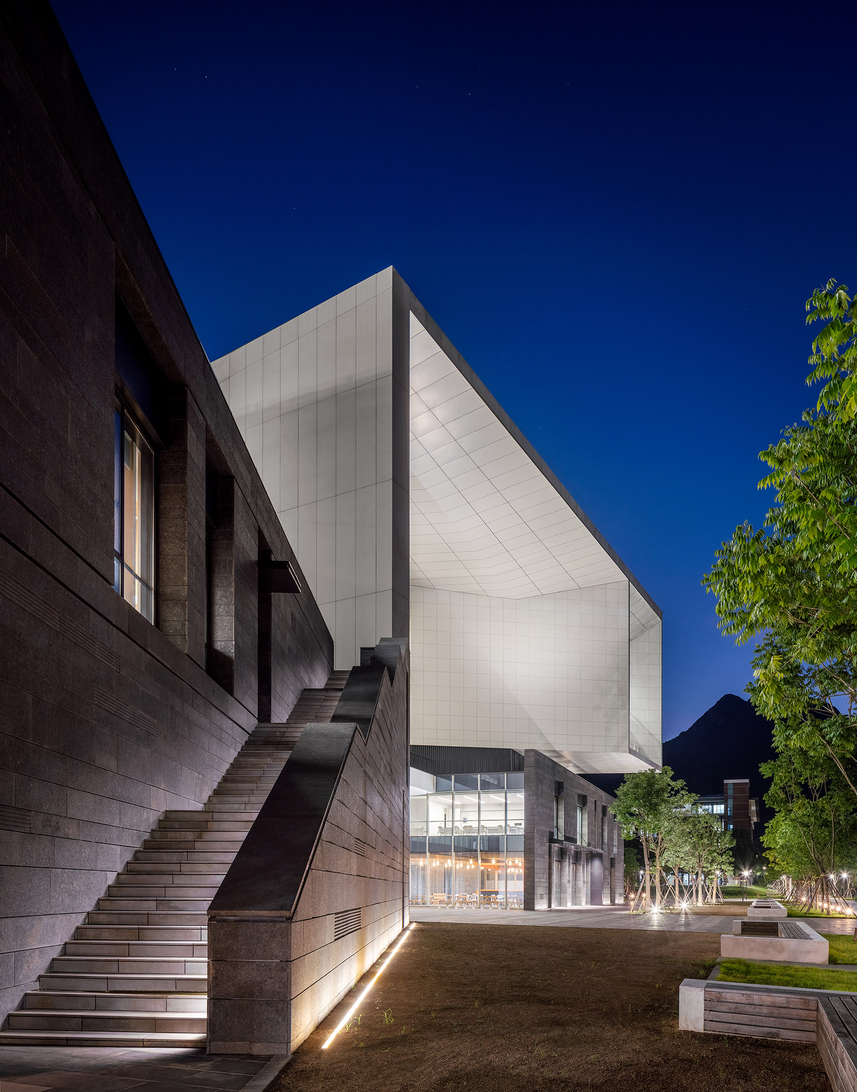 Michael Graves College at Wenzhou-Kean University (Ge Hekai Hall ...
