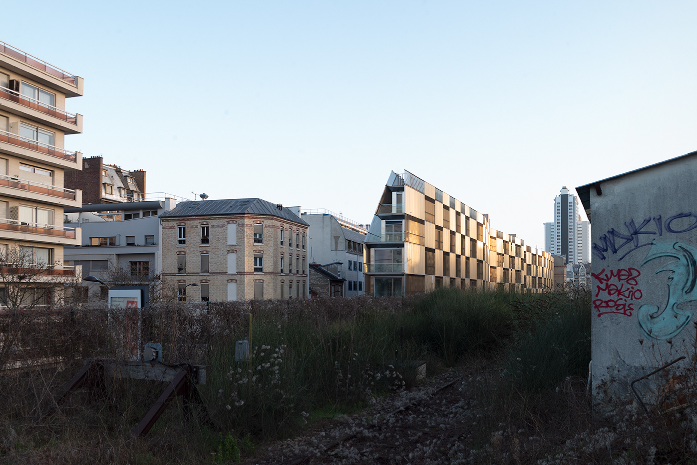 Mixed-use building Rue Castagnary by TANK - 谷德设计网