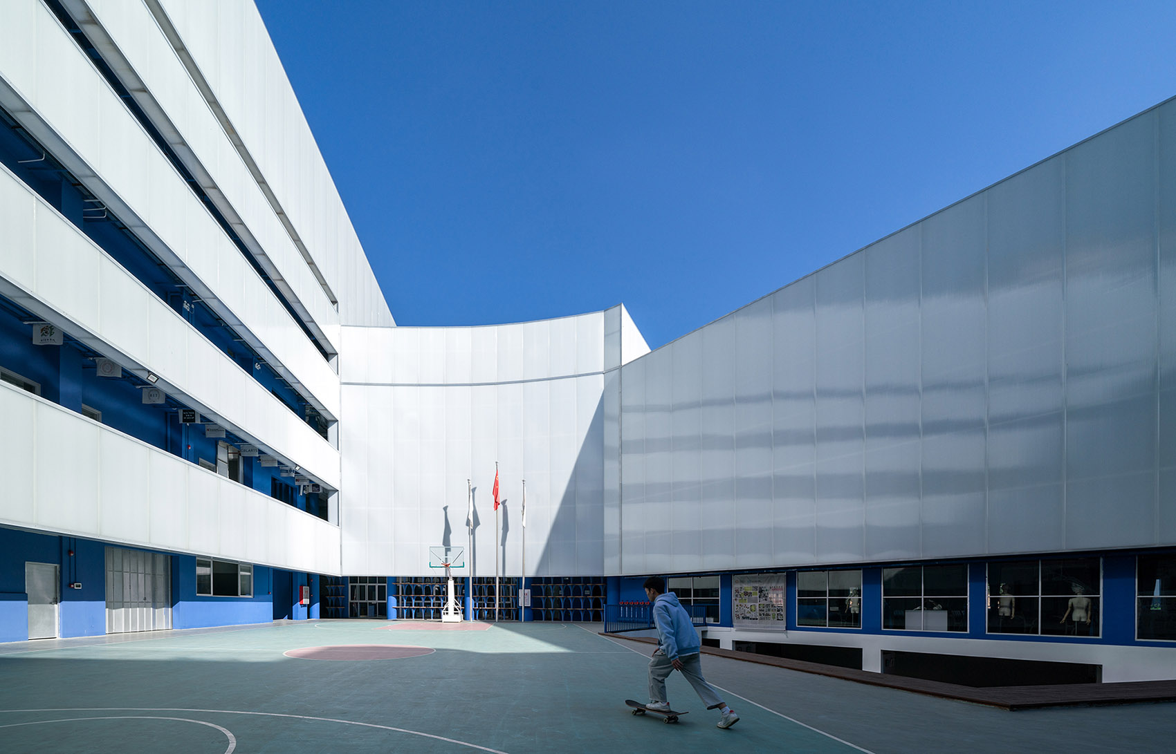 Art School in Blue & White, China by Various Associates - 谷德设计网