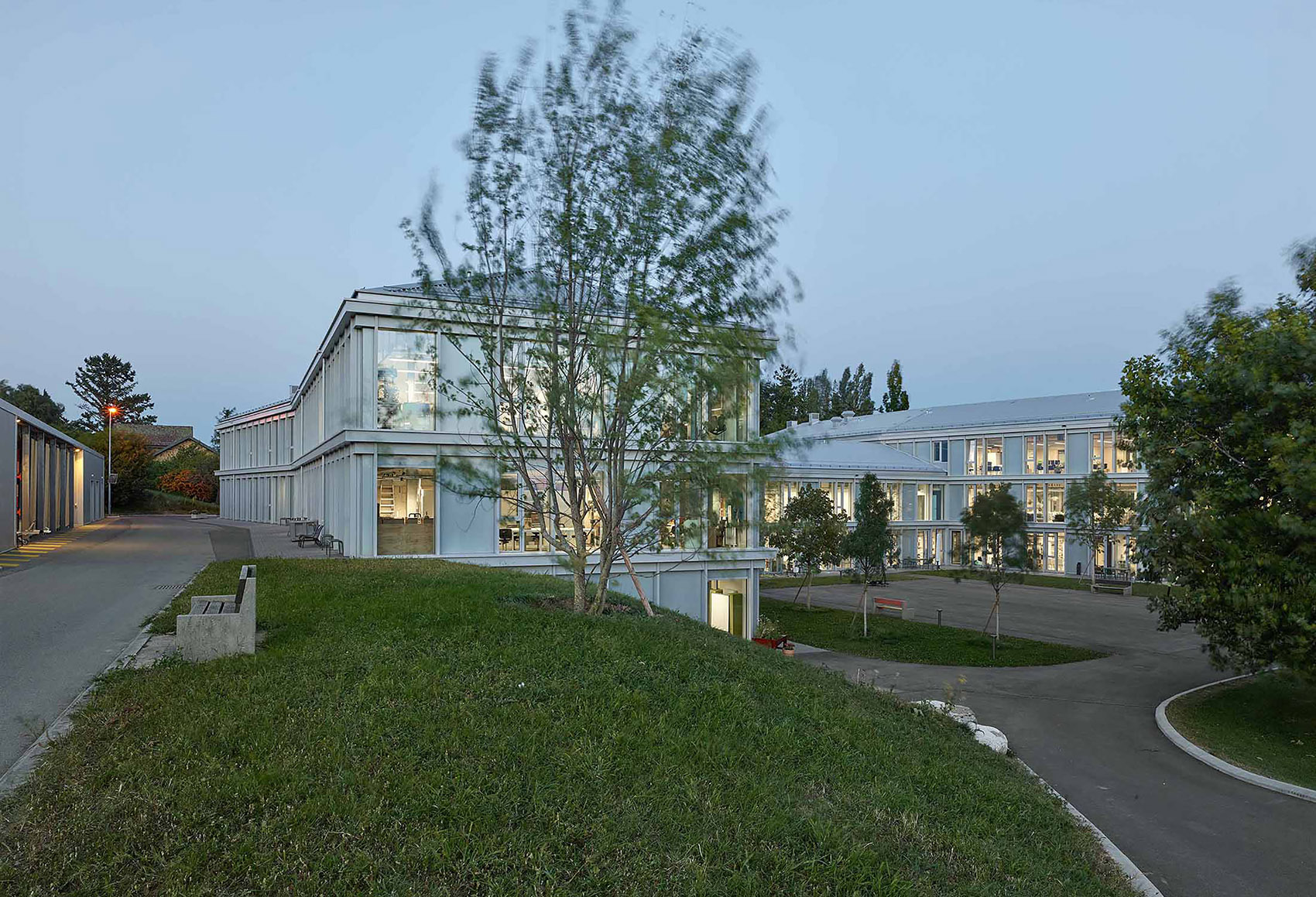 Socio educational workshop building by FWG Architects - 谷德设计网