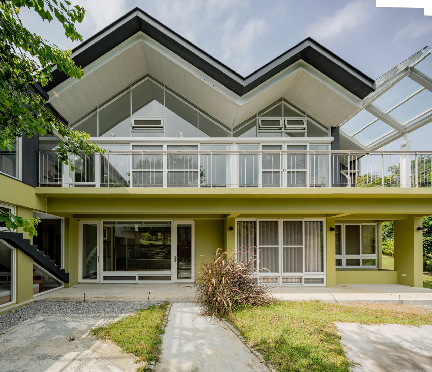 Under the roof House by Emerge Architects - 谷德设计网
