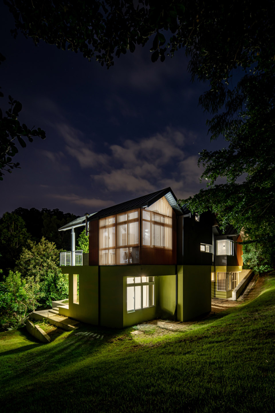 Under the roof House by Emerge Architects - 谷德设计网