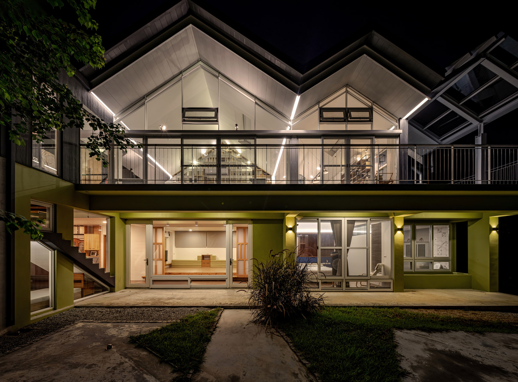 Under the roof House by Emerge Architects - 谷德设计网