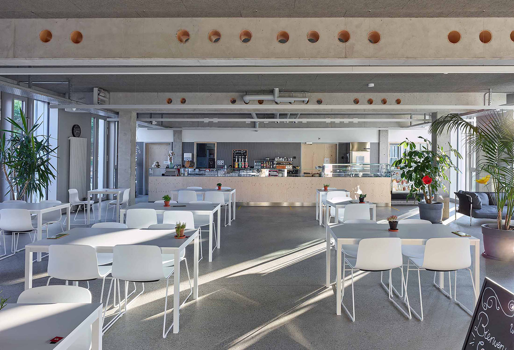 Socio educational workshop building by FWG Architects - 谷德设计网