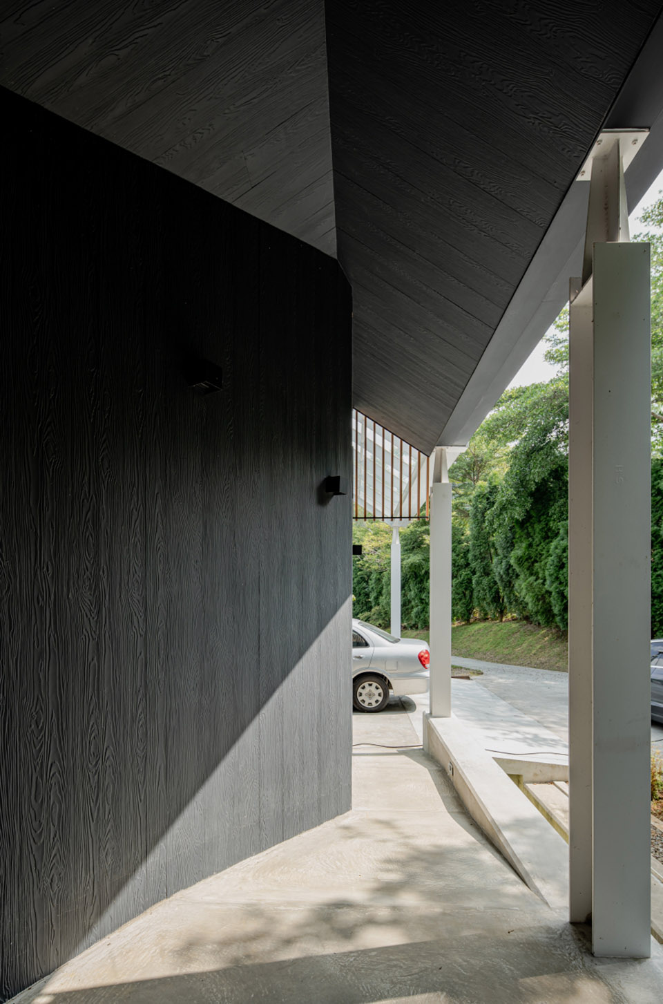 Under the roof House by Emerge Architects - 谷德设计网