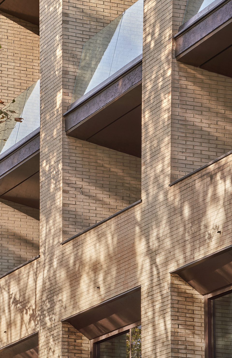 Joan Miró Office Building by GCA Architects - 谷德设计网