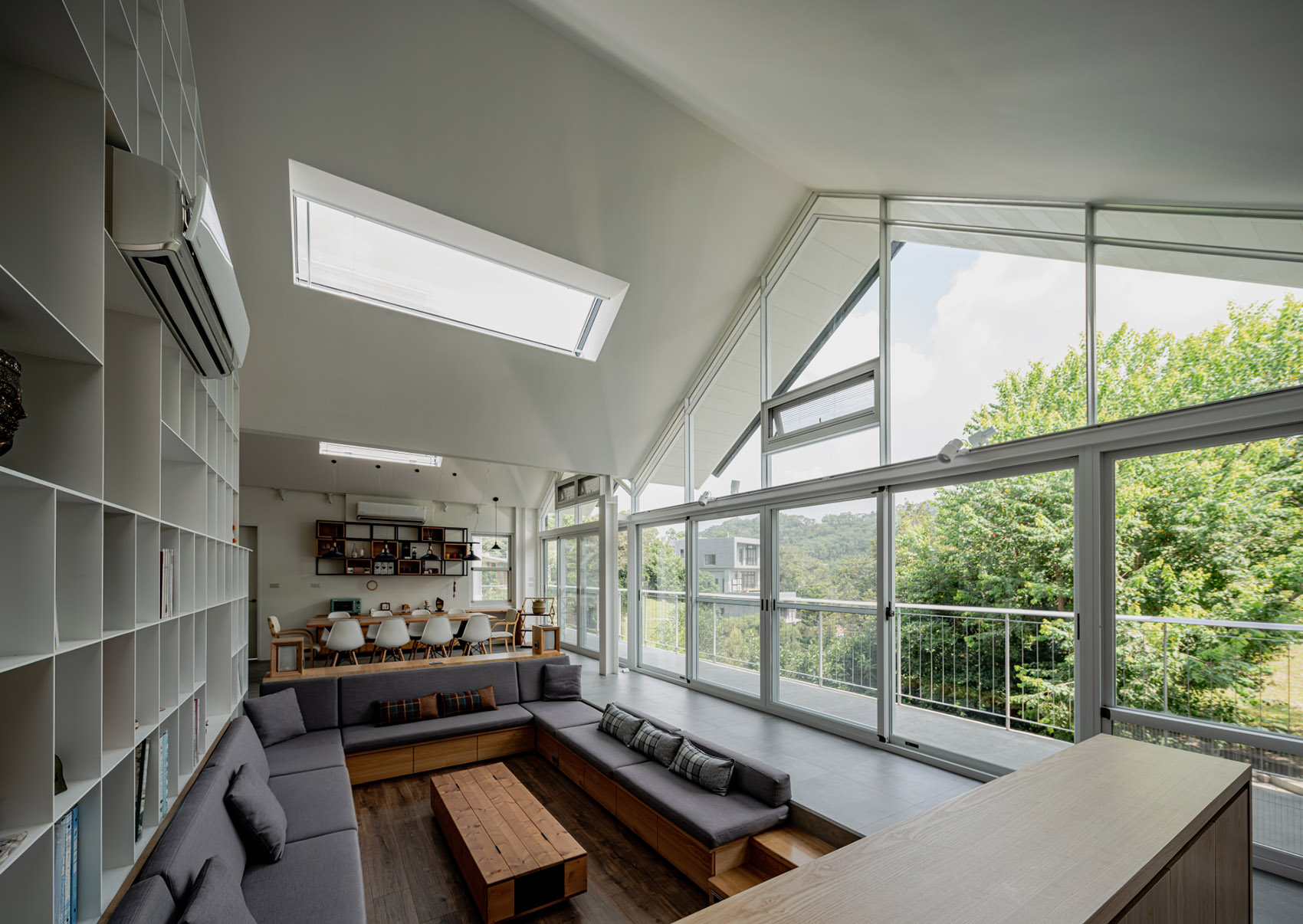 Under the roof House by Emerge Architects - 谷德设计网