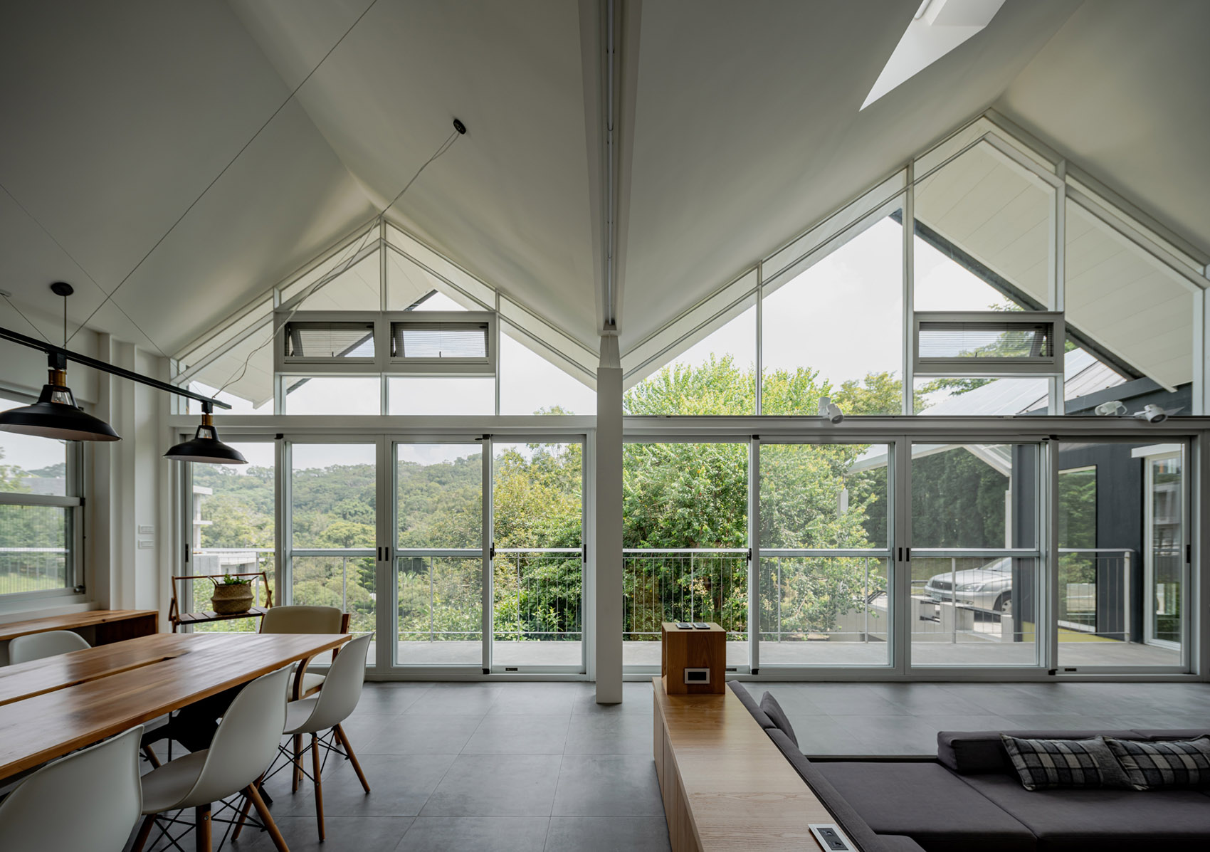 Under the roof House by Emerge Architects - 谷德设计网