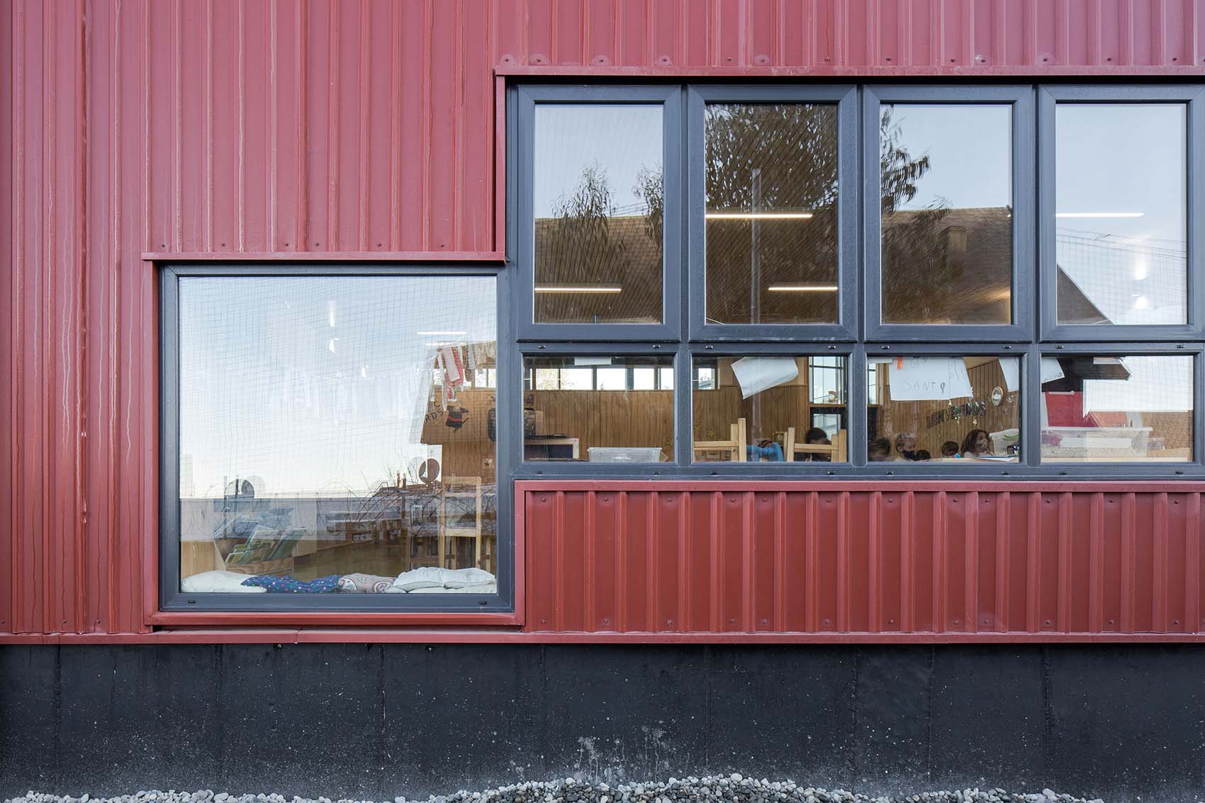 Puerto Varas School Kindergarten by LAGAR arquitectos - 谷德设计网