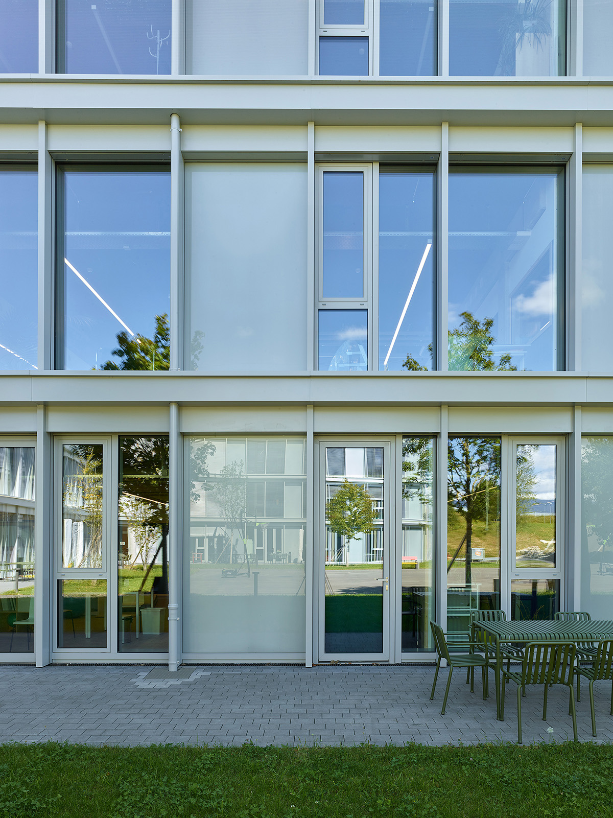 Socio educational workshop building by FWG Architects - 谷德设计网