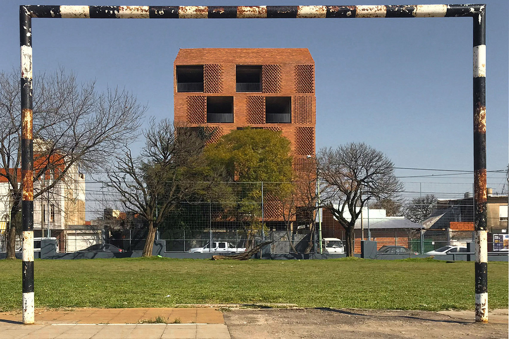 DAMERO BUILDING by Francisco Cadau Oficina de Arquitectura - 谷德设计网