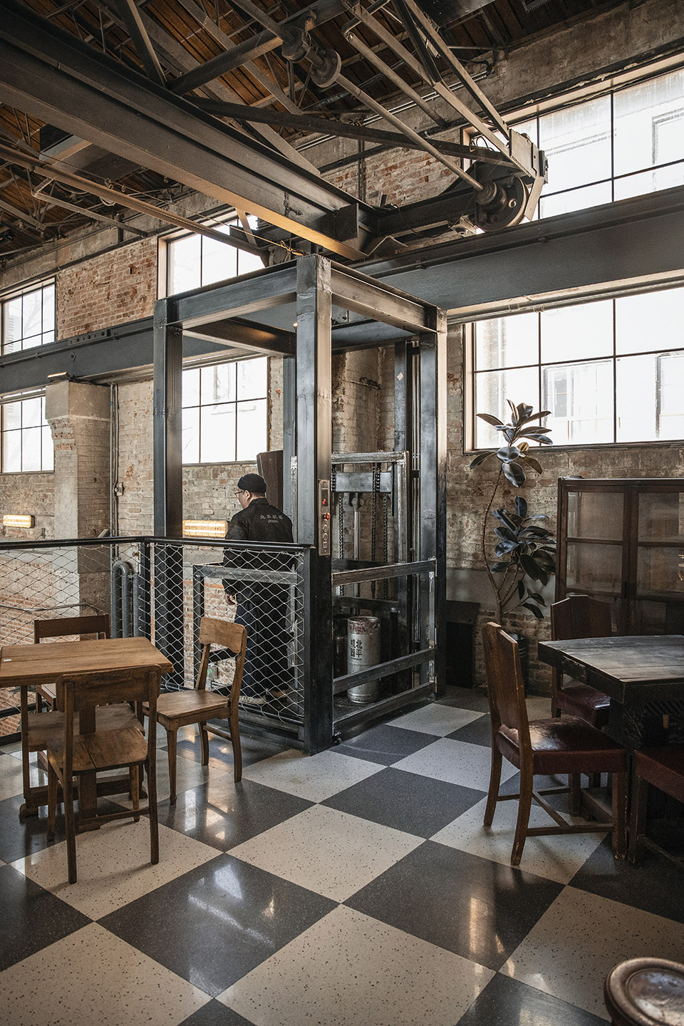 Peiping Machine Taproom, Beijing, China by ATLAS - 谷德设计网