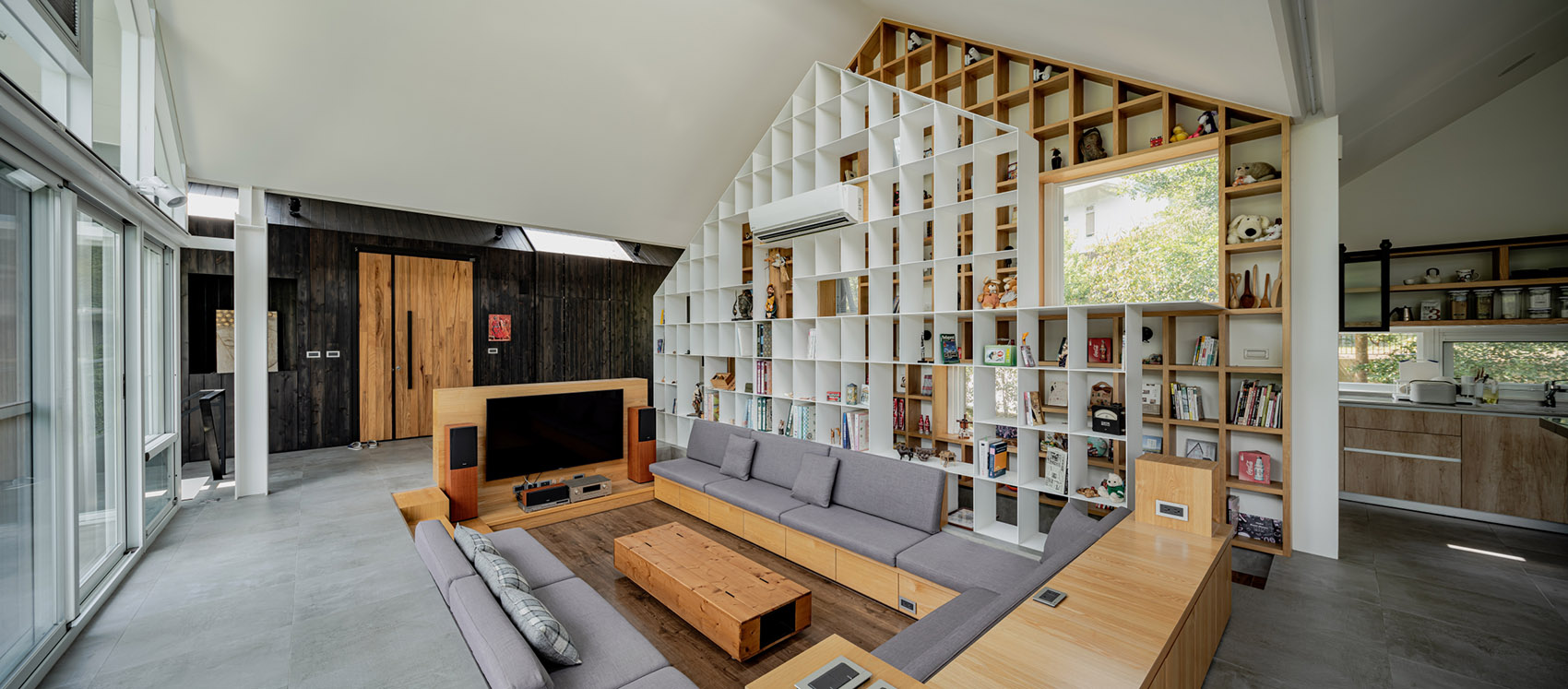 Under the roof House by Emerge Architects - 谷德设计网