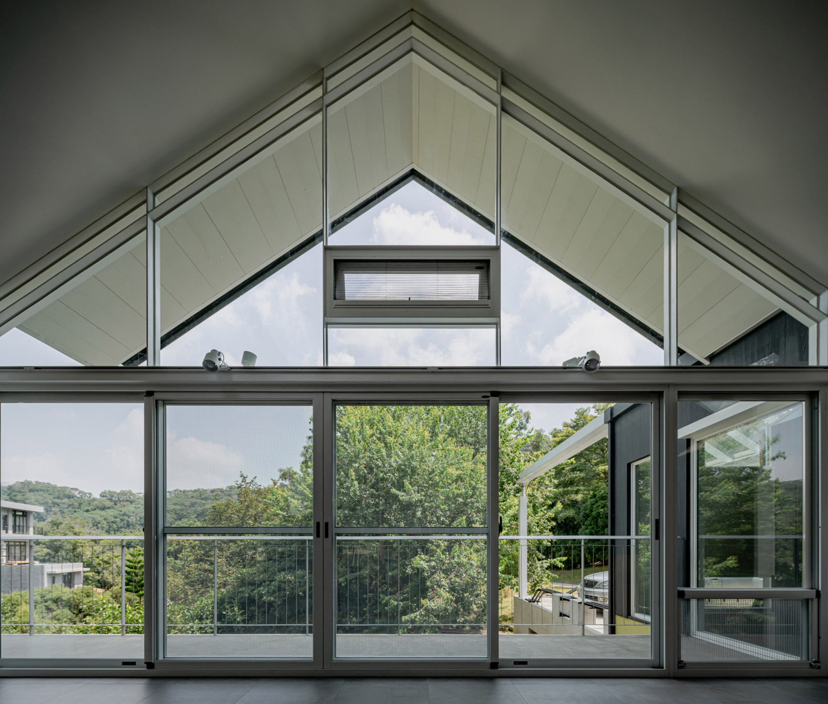 Under the roof House by Emerge Architects - 谷德设计网