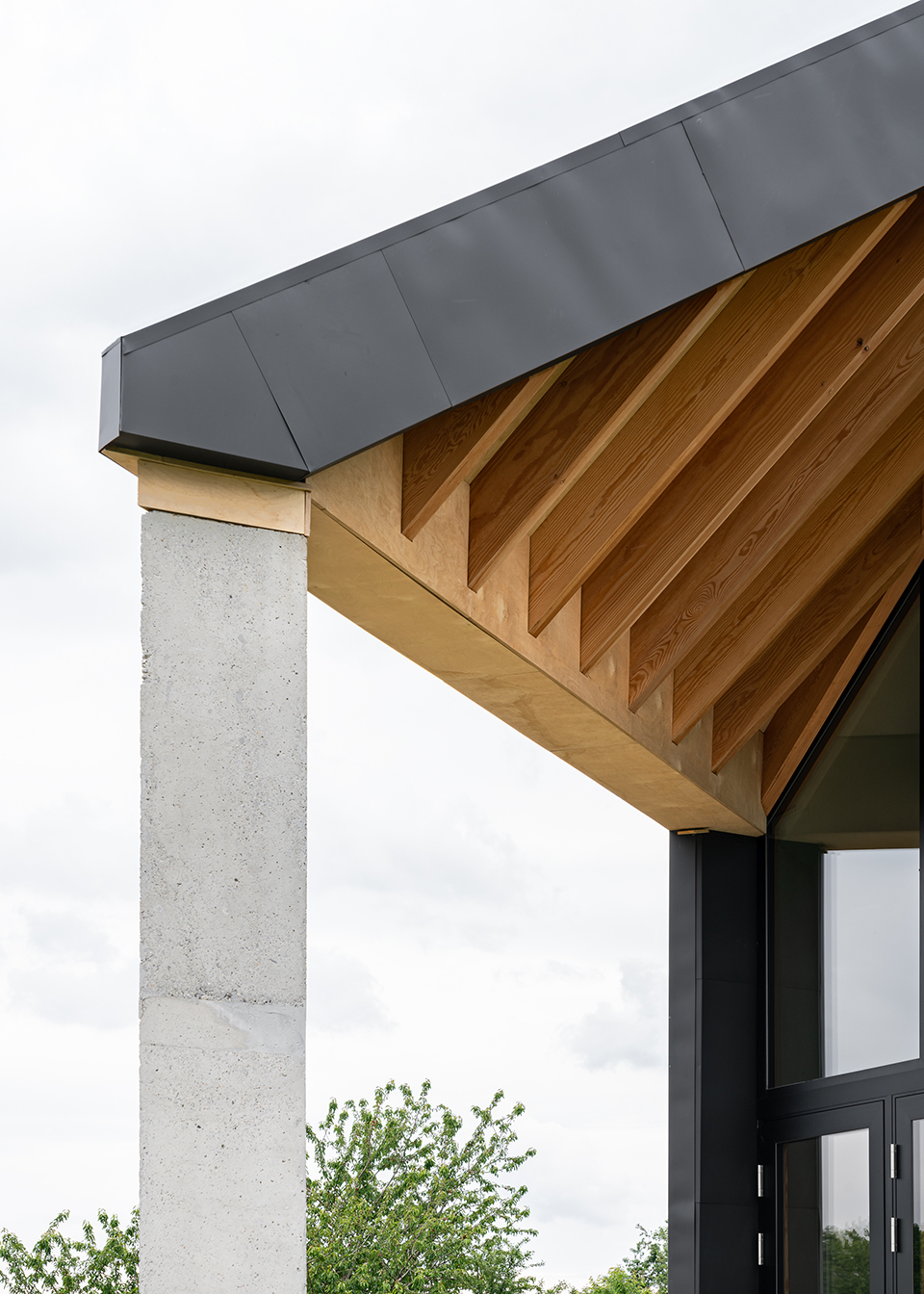 Under the Willow Tree House by Objekt Architecten - 谷德设计网