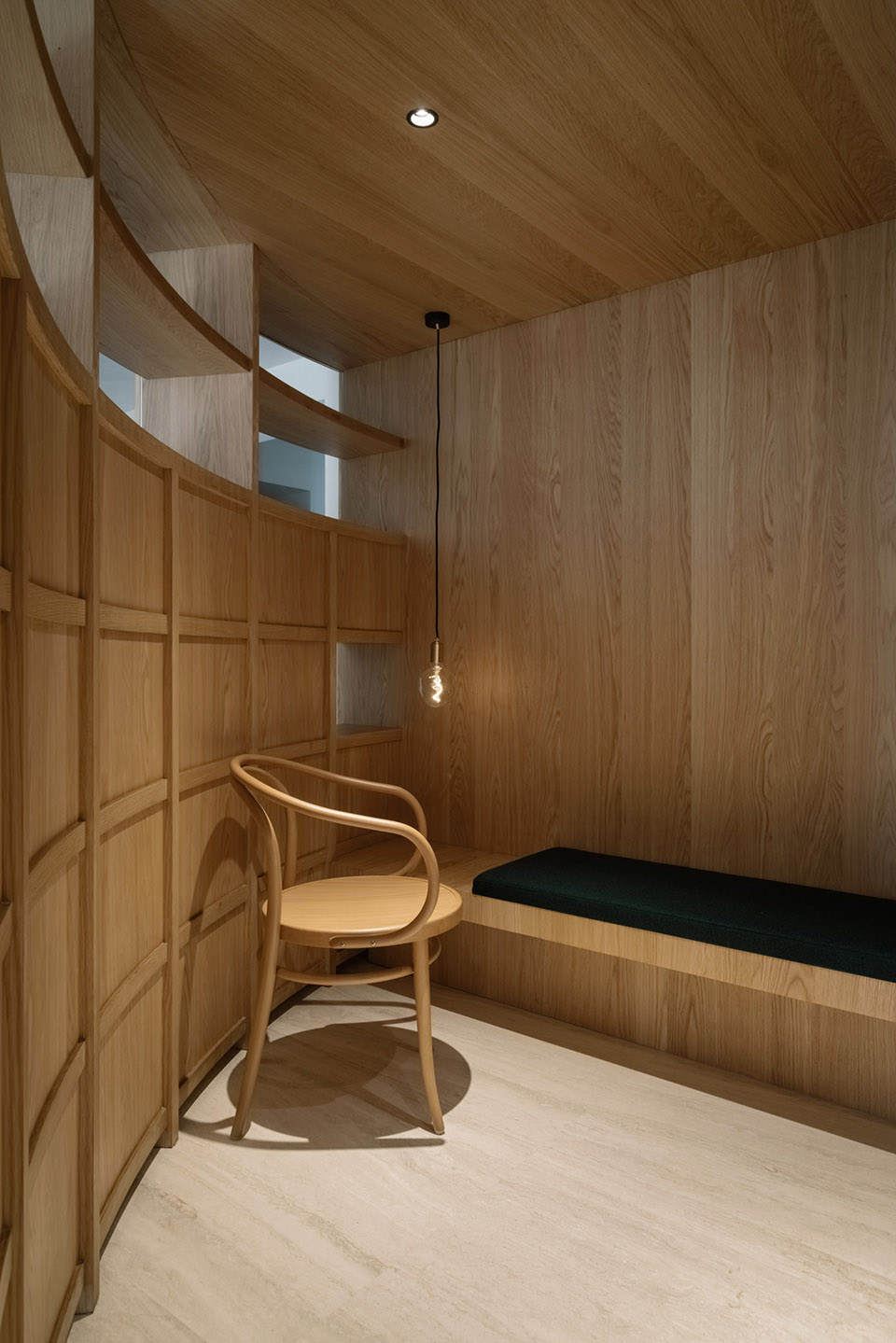 A Private Reading Room, Shanghai, China by atelier tao+c - 谷德设计网