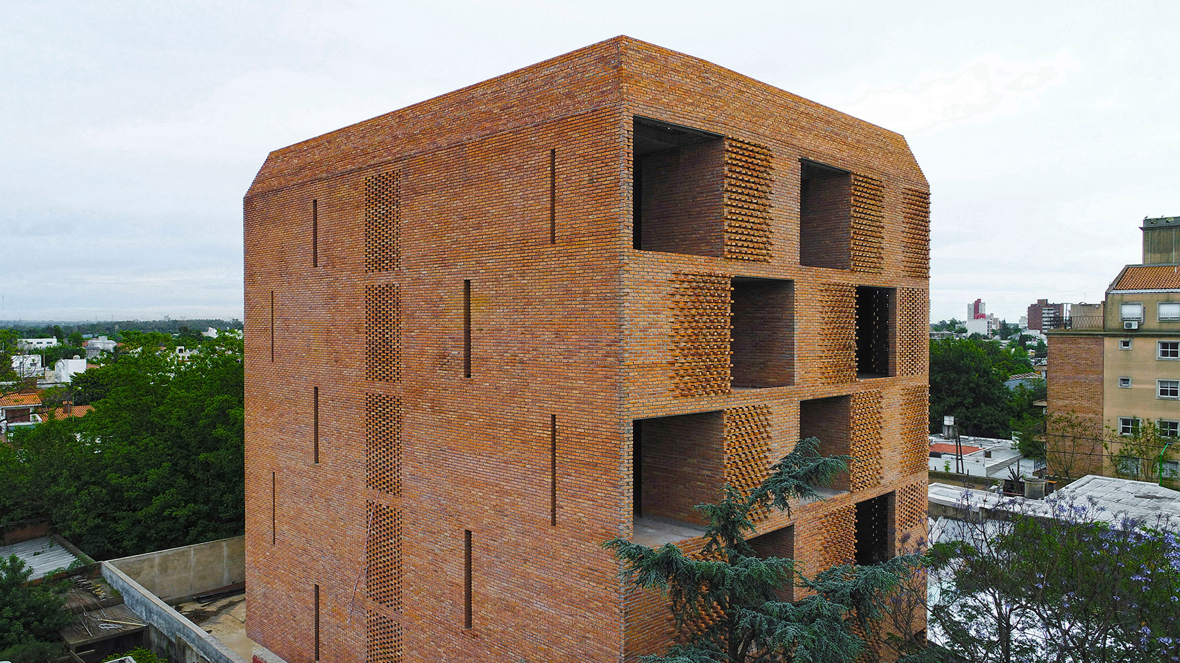 DAMERO BUILDING by Francisco Cadau Oficina de Arquitectura - 谷德设计网