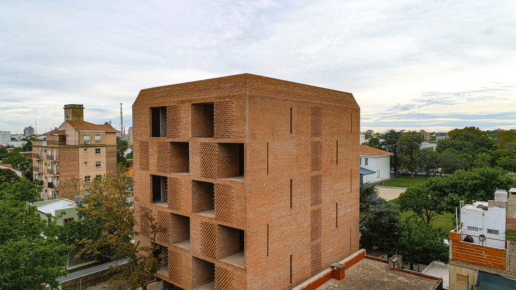 DAMERO BUILDING by Francisco Cadau Oficina de Arquitectura - 谷德设计网