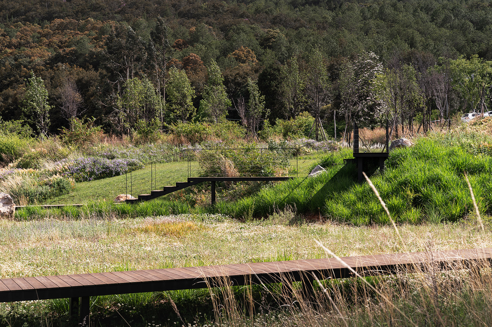Wilderness Garden & Amphitheater, Lijiang HYLLA, China by Z’scape - 谷德设计网