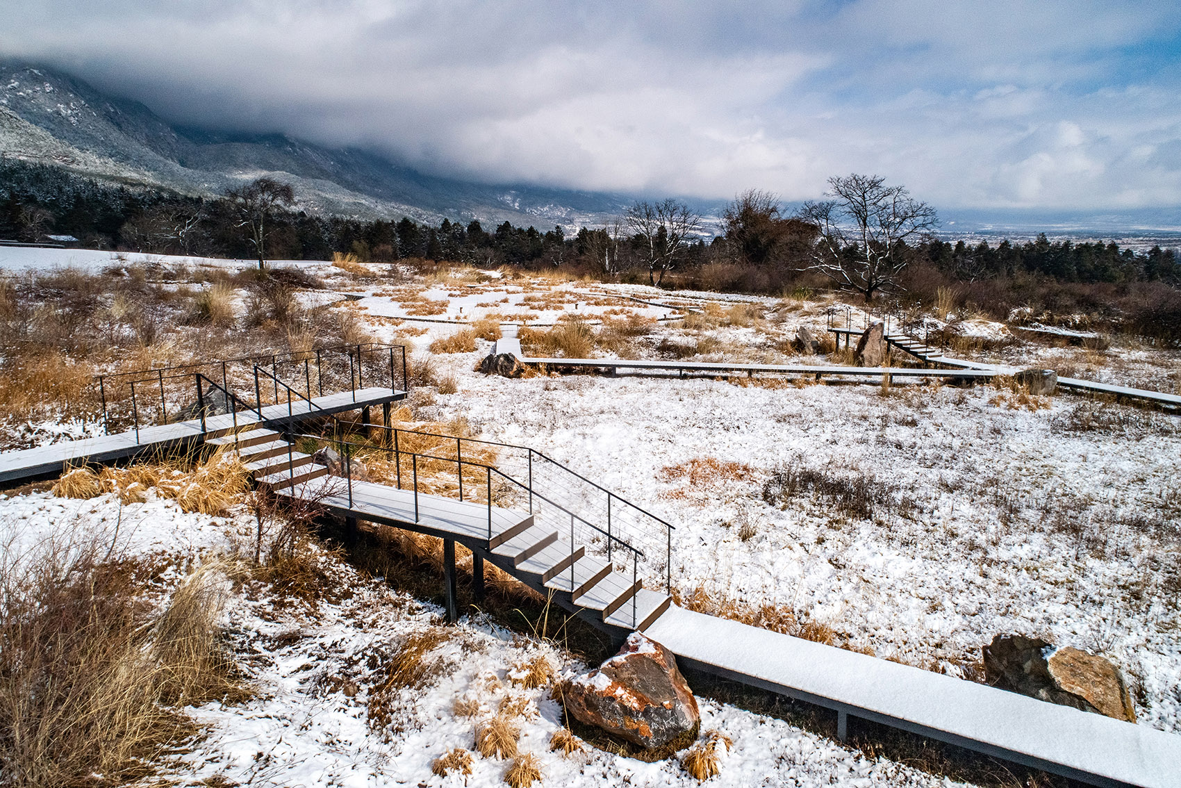 Wilderness Garden & Amphitheater, Lijiang HYLLA, China by Z’scape - 谷德设计网