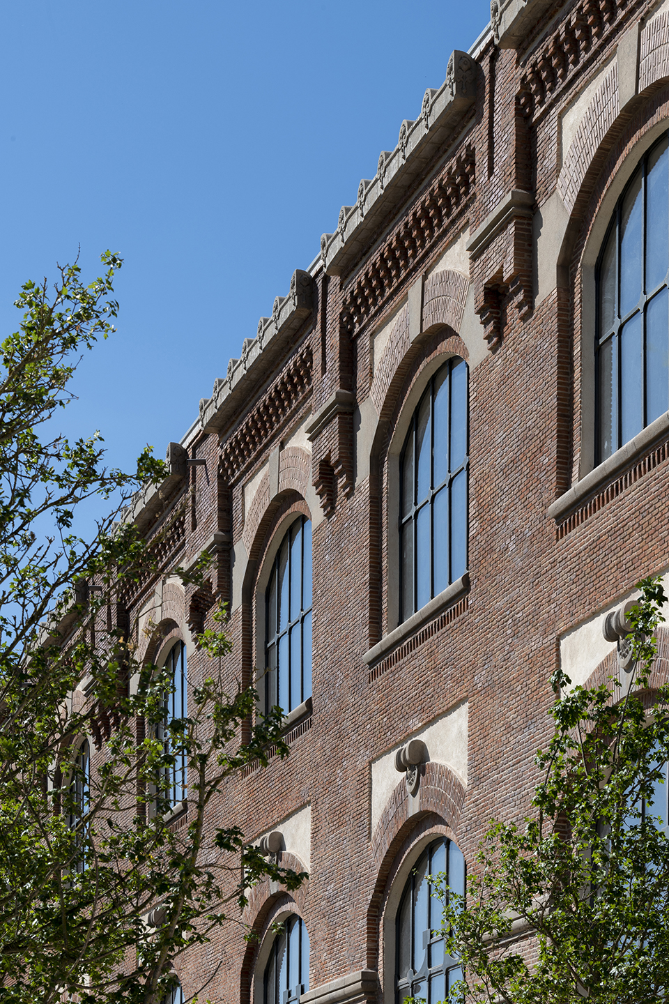 Ombú Office Building by Foster + Partners - 谷德设计网