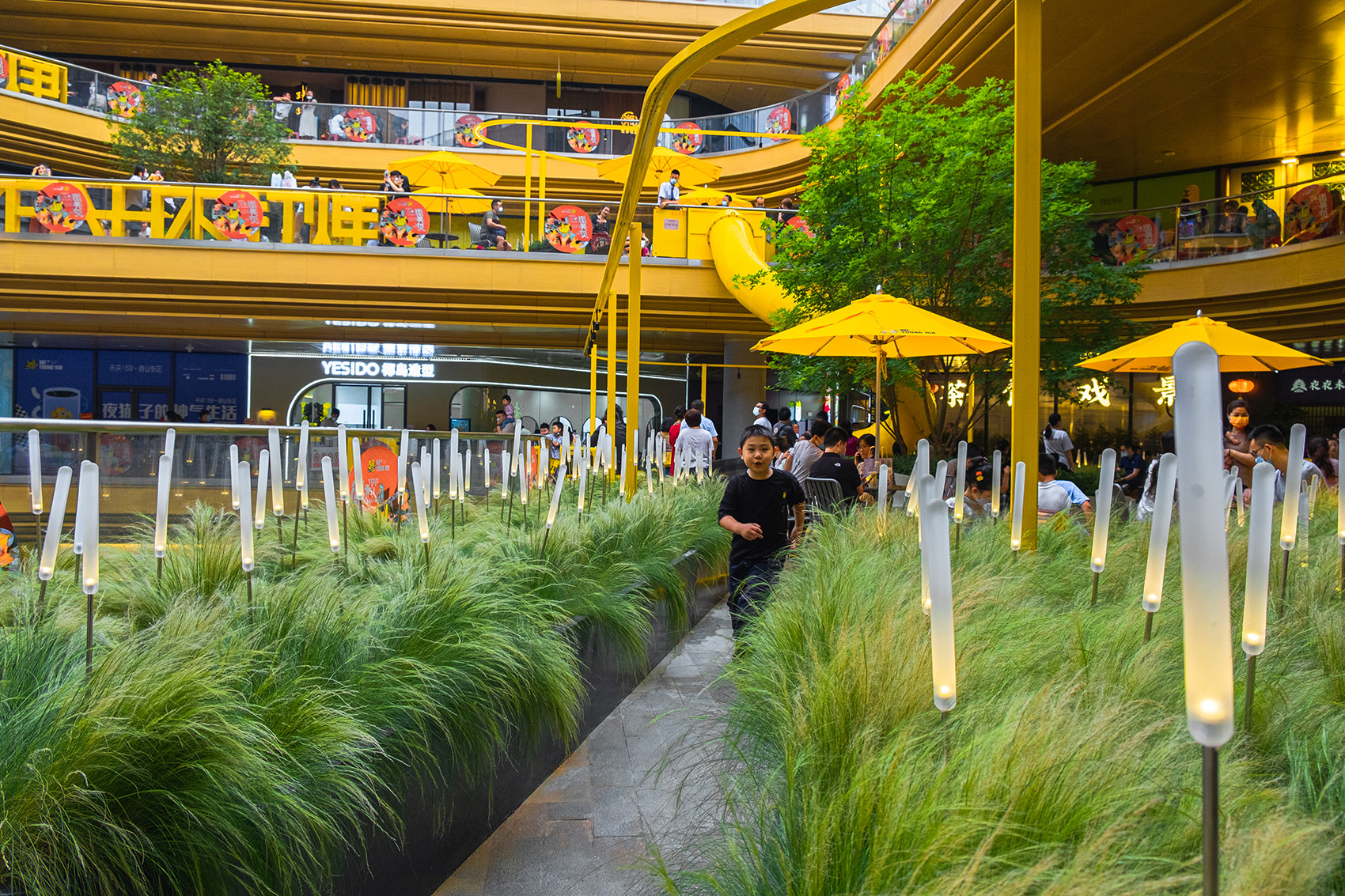 The Xi’an We Young 168 Balcony Renovation Project, China by Yzscape - 谷德设计网