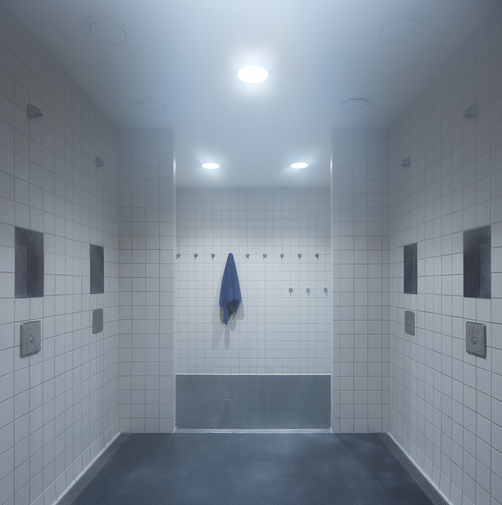 Louny Municipal Swimming Hall by dkarchitekti - 谷德设计网