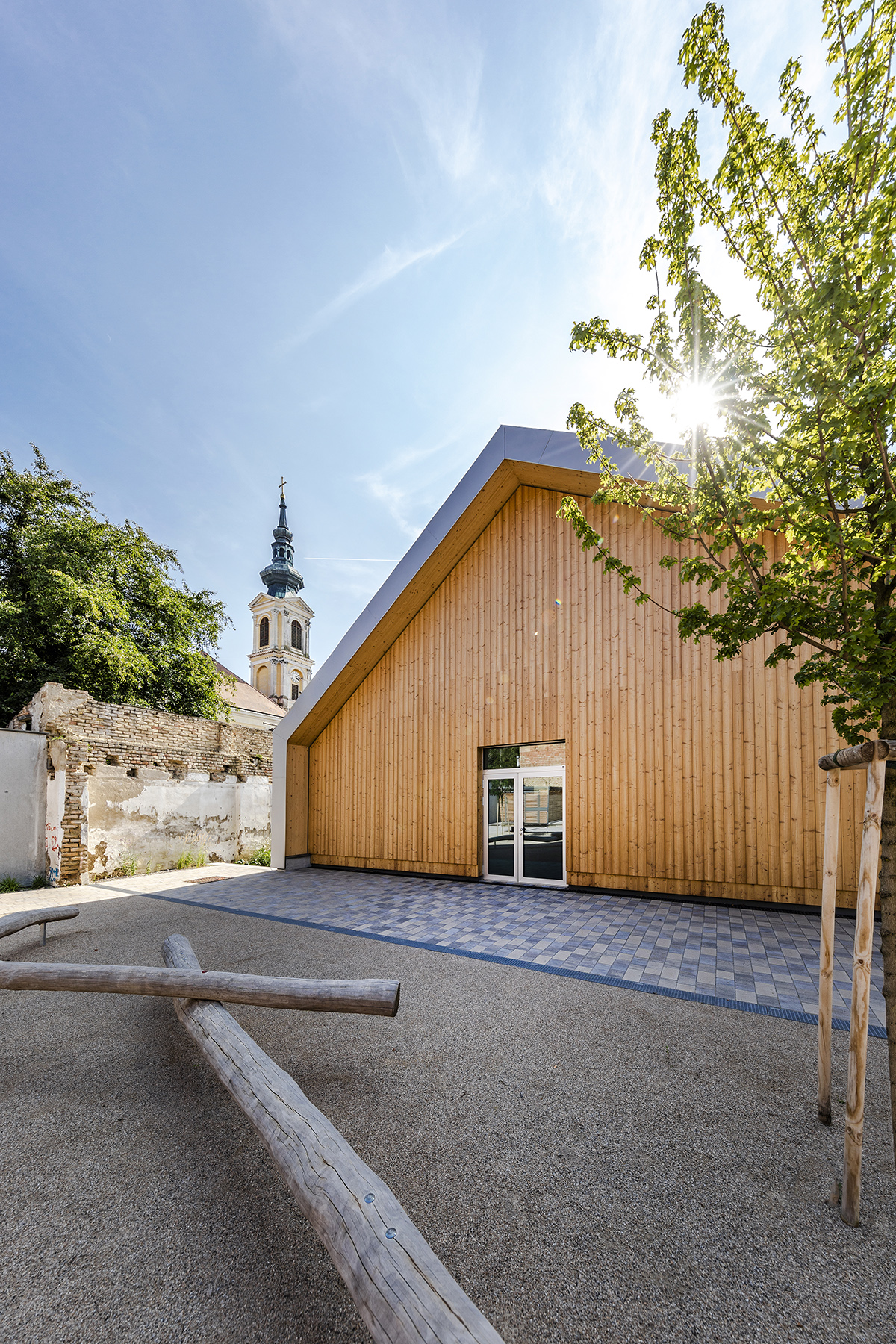 Community Center Großweikersdorf by smartvoll architects - 谷德设计网