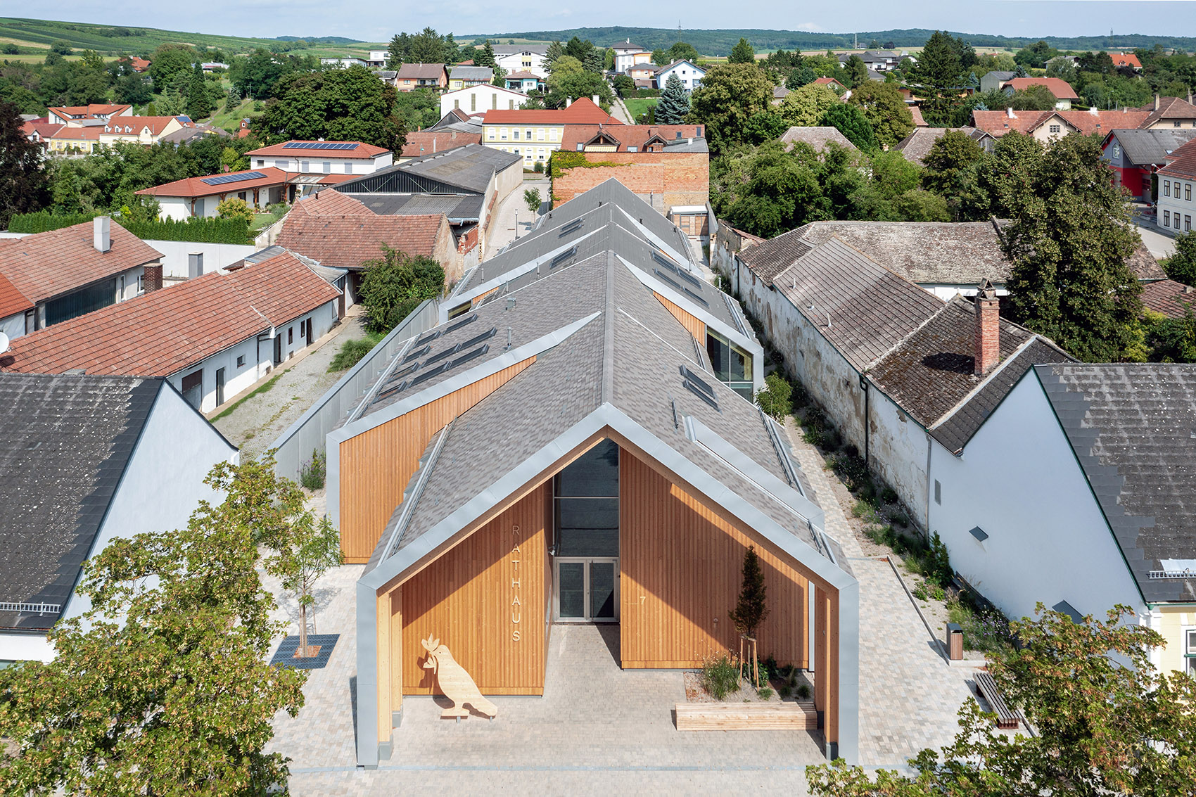 Community Center Großweikersdorf by smartvoll architects - 谷德设计网