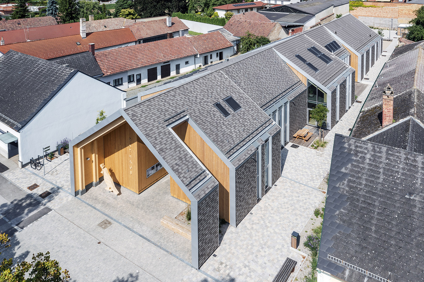 Community Center Großweikersdorf by smartvoll architects - 谷德设计网