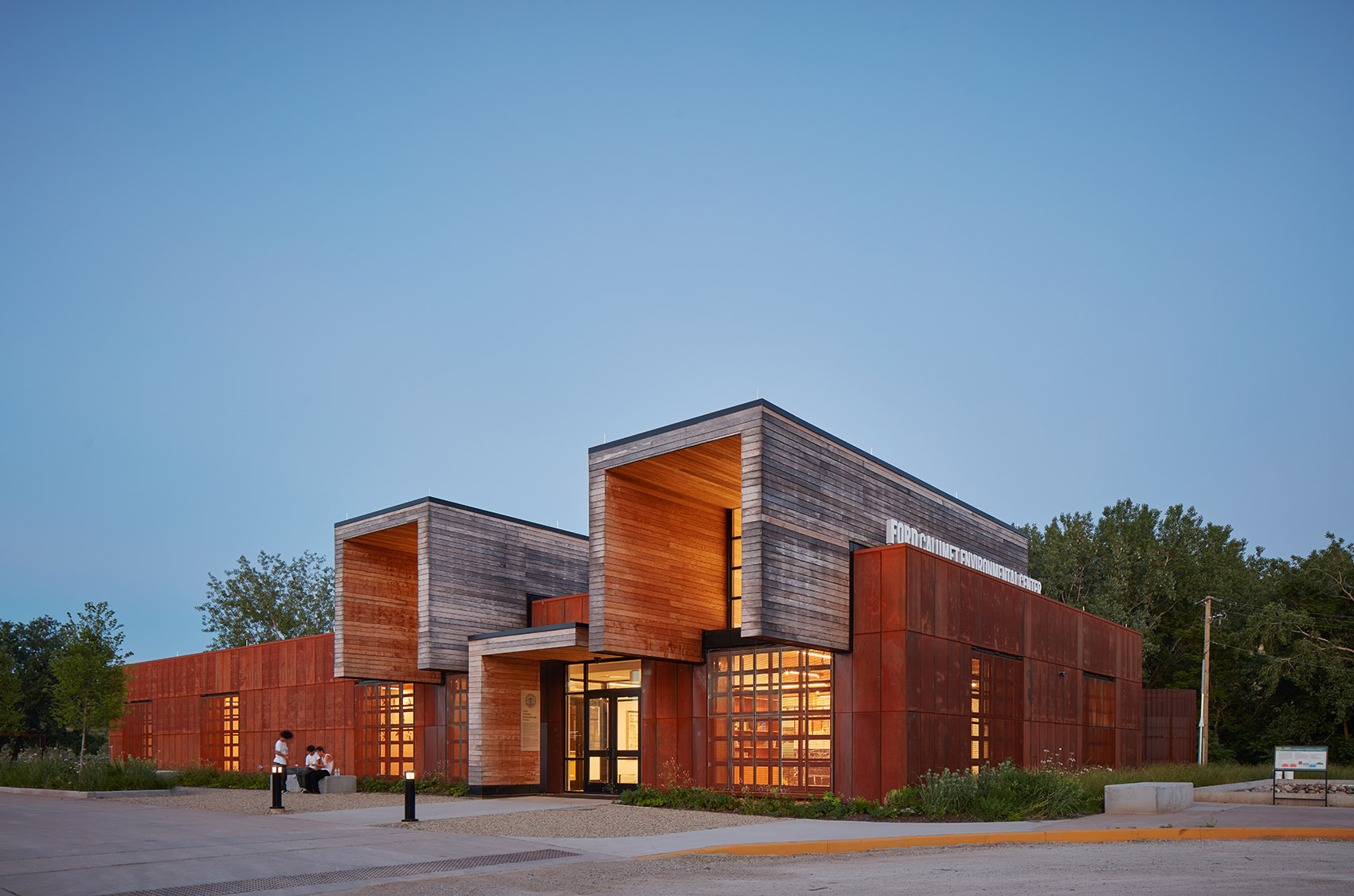 The Ford Calumet Environmental Center by Valerio Dewalt Train - 谷德设计网