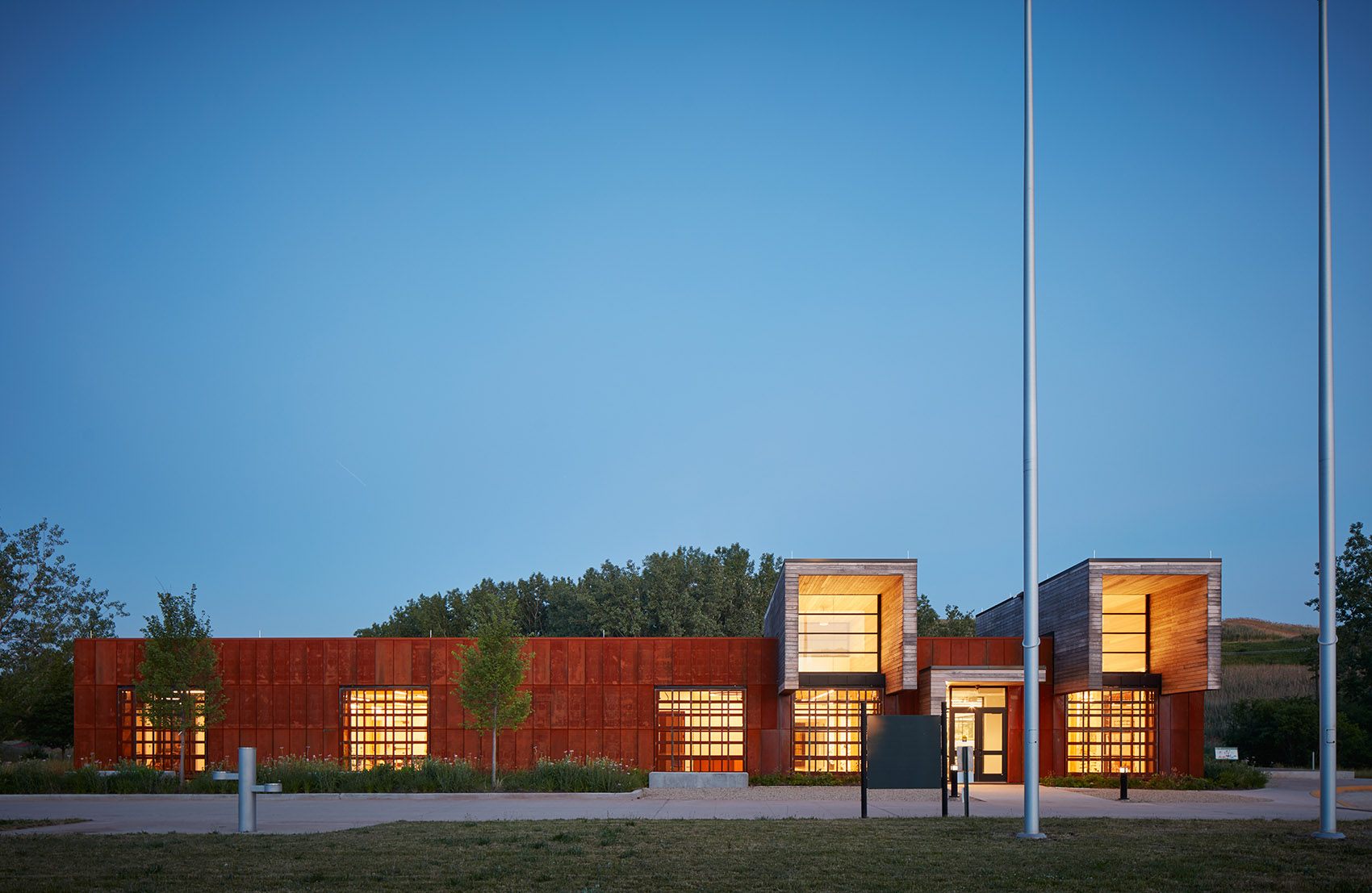 The Ford Calumet Environmental Center by Valerio Dewalt Train - 谷德设计网