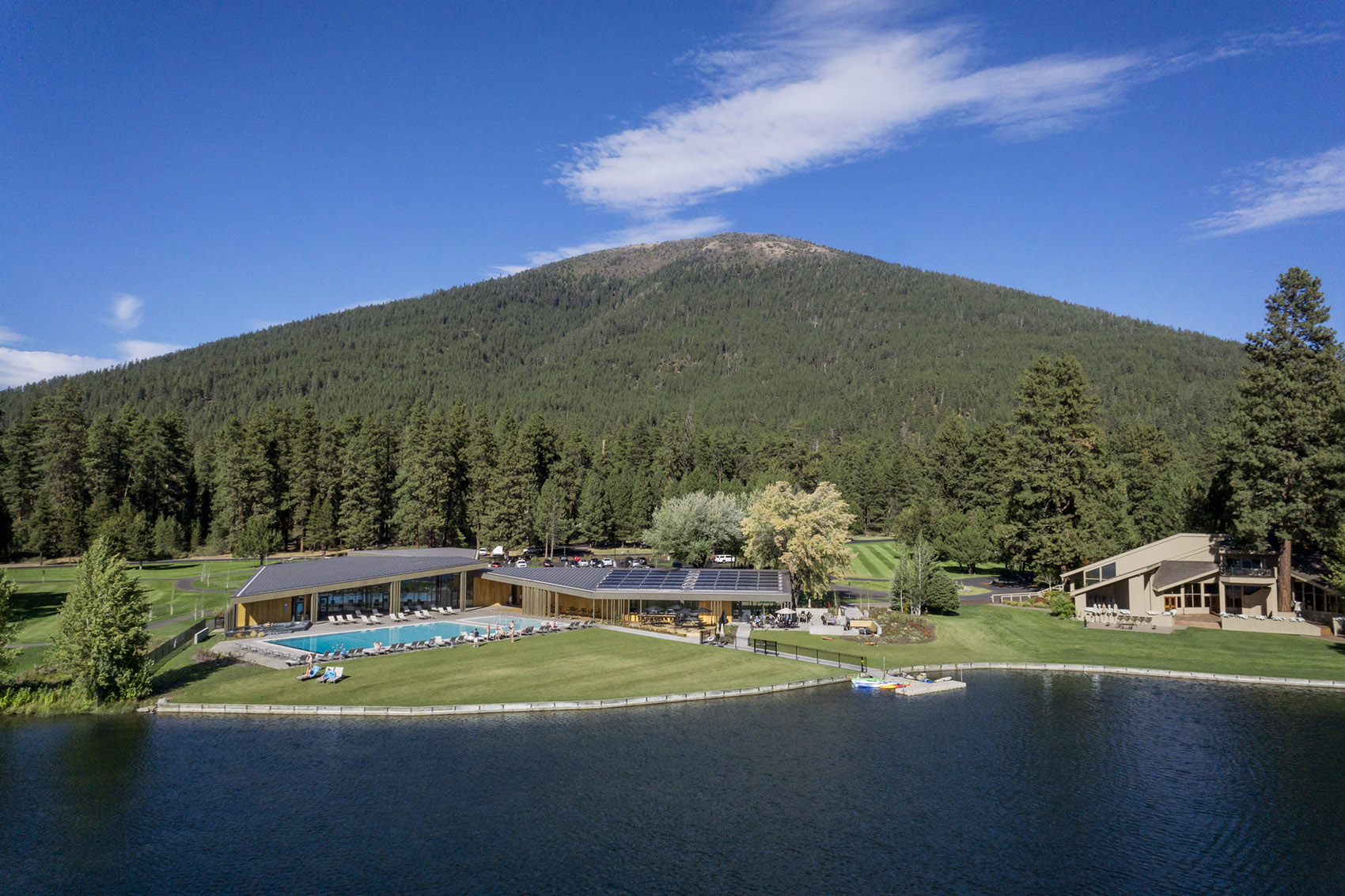 “Lakeside” at Black Butte Ranch by Hacker - 谷德设计网