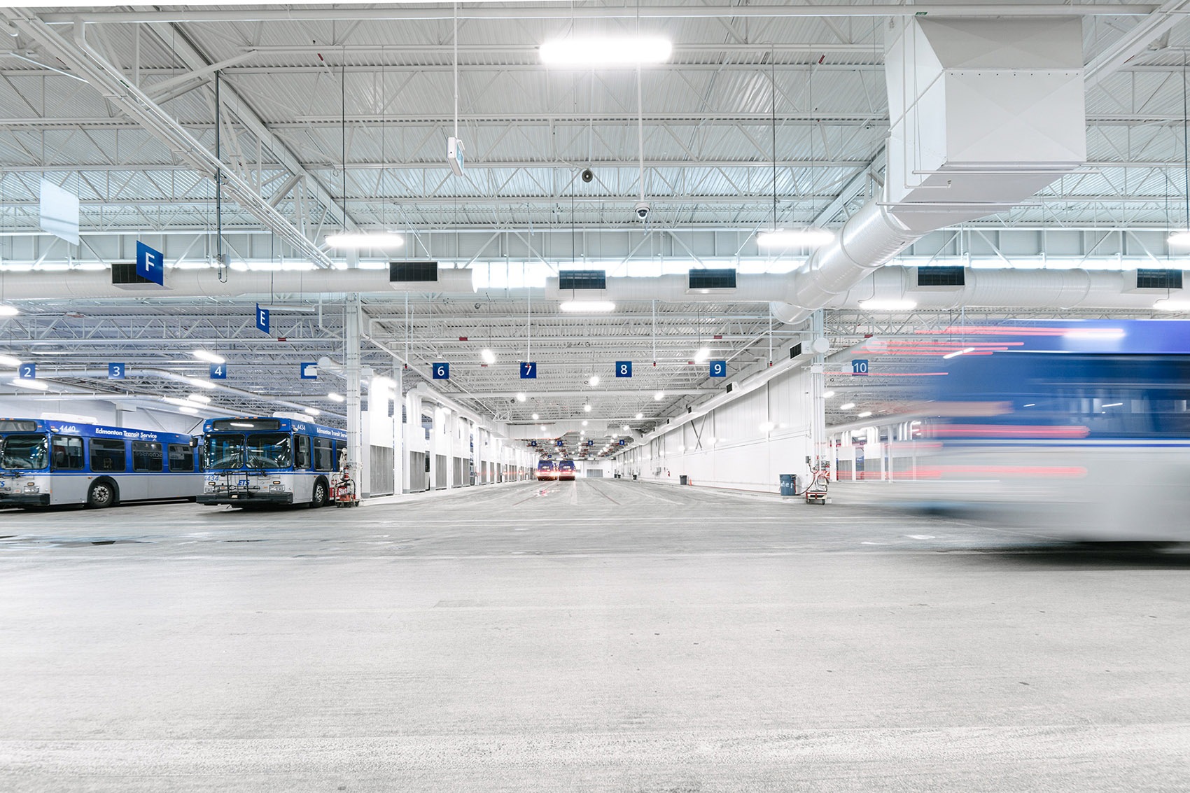 Kathleen Andrews Transit Garage by gh3* - 谷德设计网