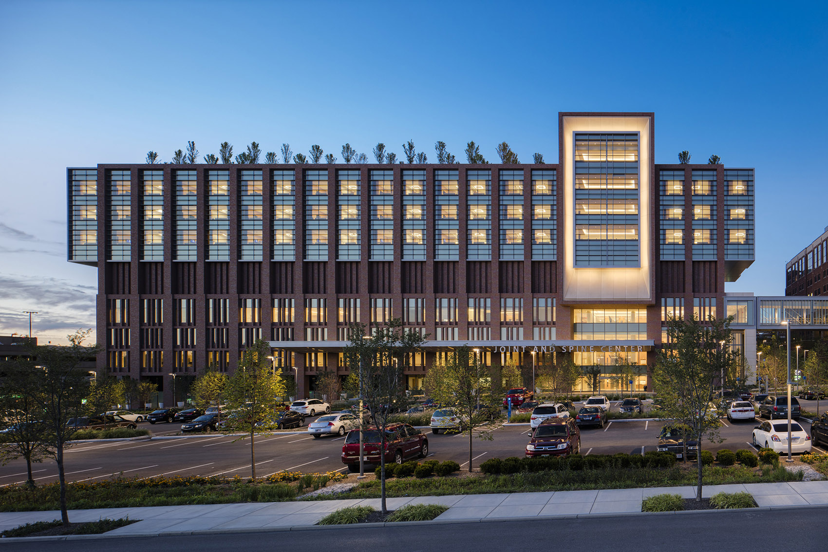 The Christ Hospital Joint and Spine Center by SOM - 谷德设计网