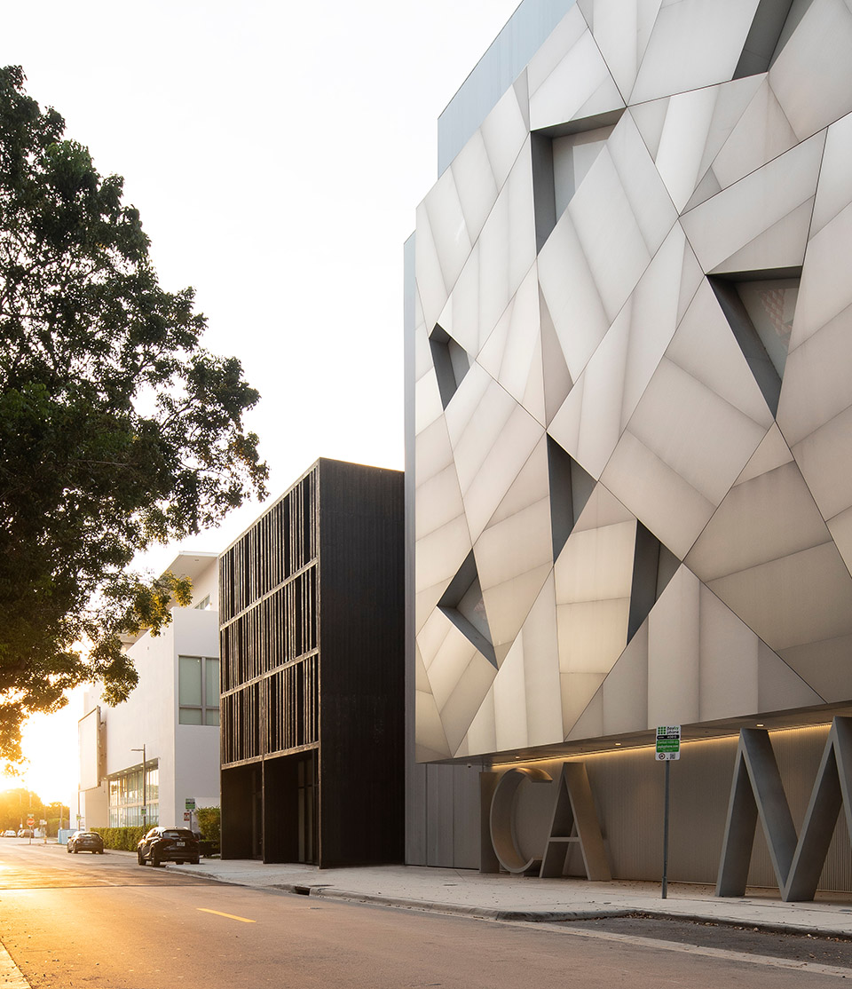 Forty Five NE 41 Street by RoyalByckovas - 谷德设计网